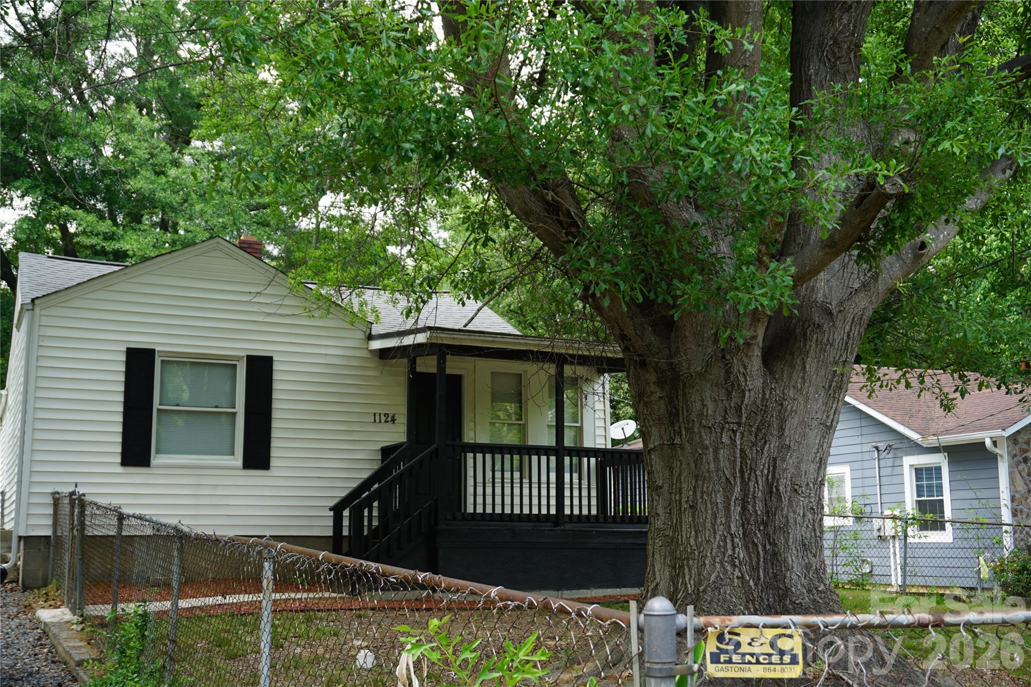 Photo 4 of 1124 W Mauney Avenue, Gastonia, NC