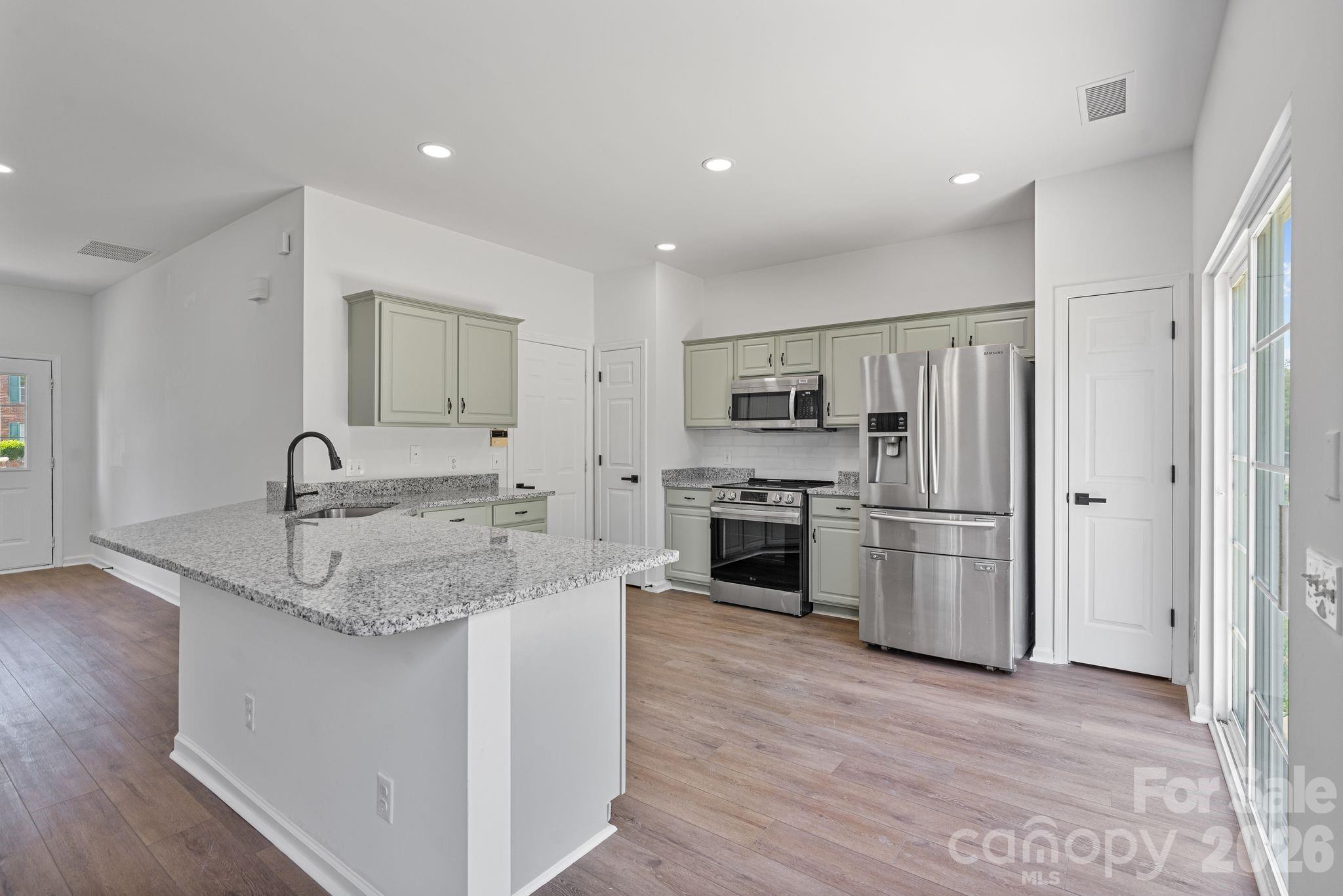 Photo 16 of 10410 Roundleaf Drive, Charlotte, NC