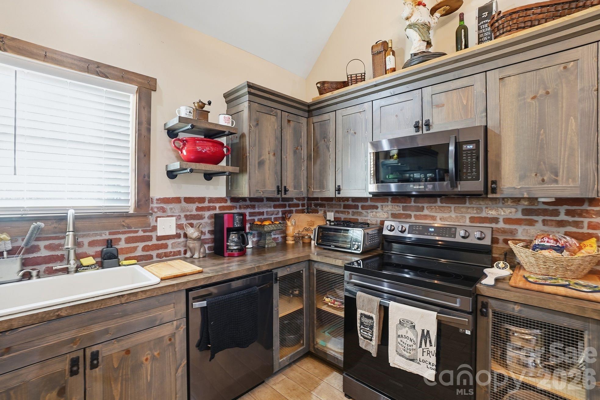 4592 Reid Road, Edgemoor, SC - photo 4 of 44