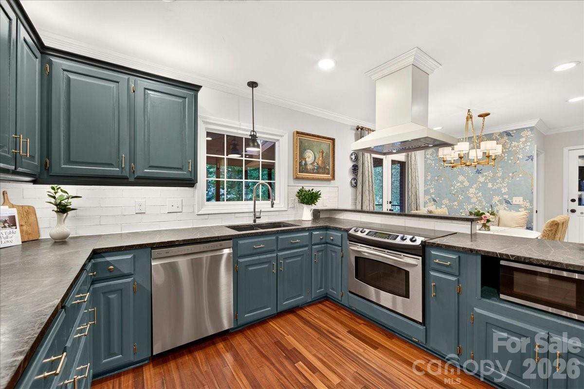 Home for sale at 10300 Ben Franklin Court, Charlotte, NC — photo 11 of 44