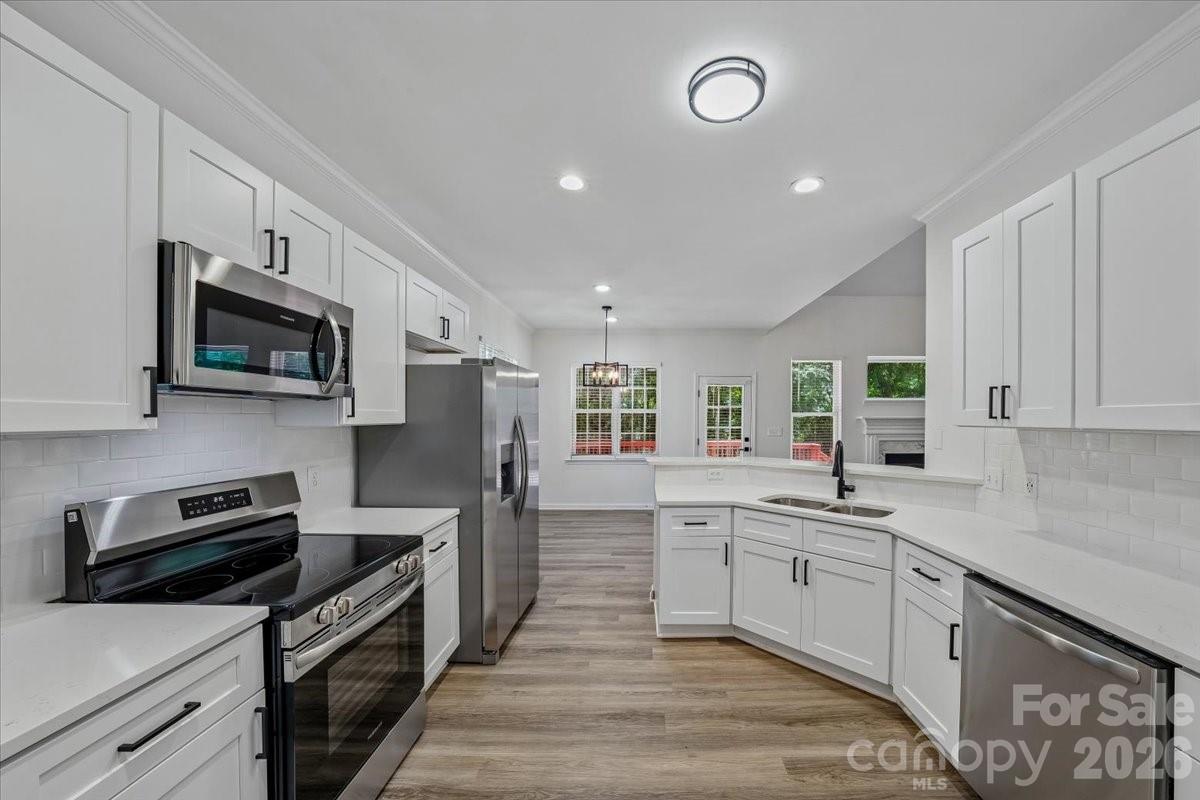 Home for sale at 2622 Billings Park Drive, Charlotte, NC — photo 9 of 48