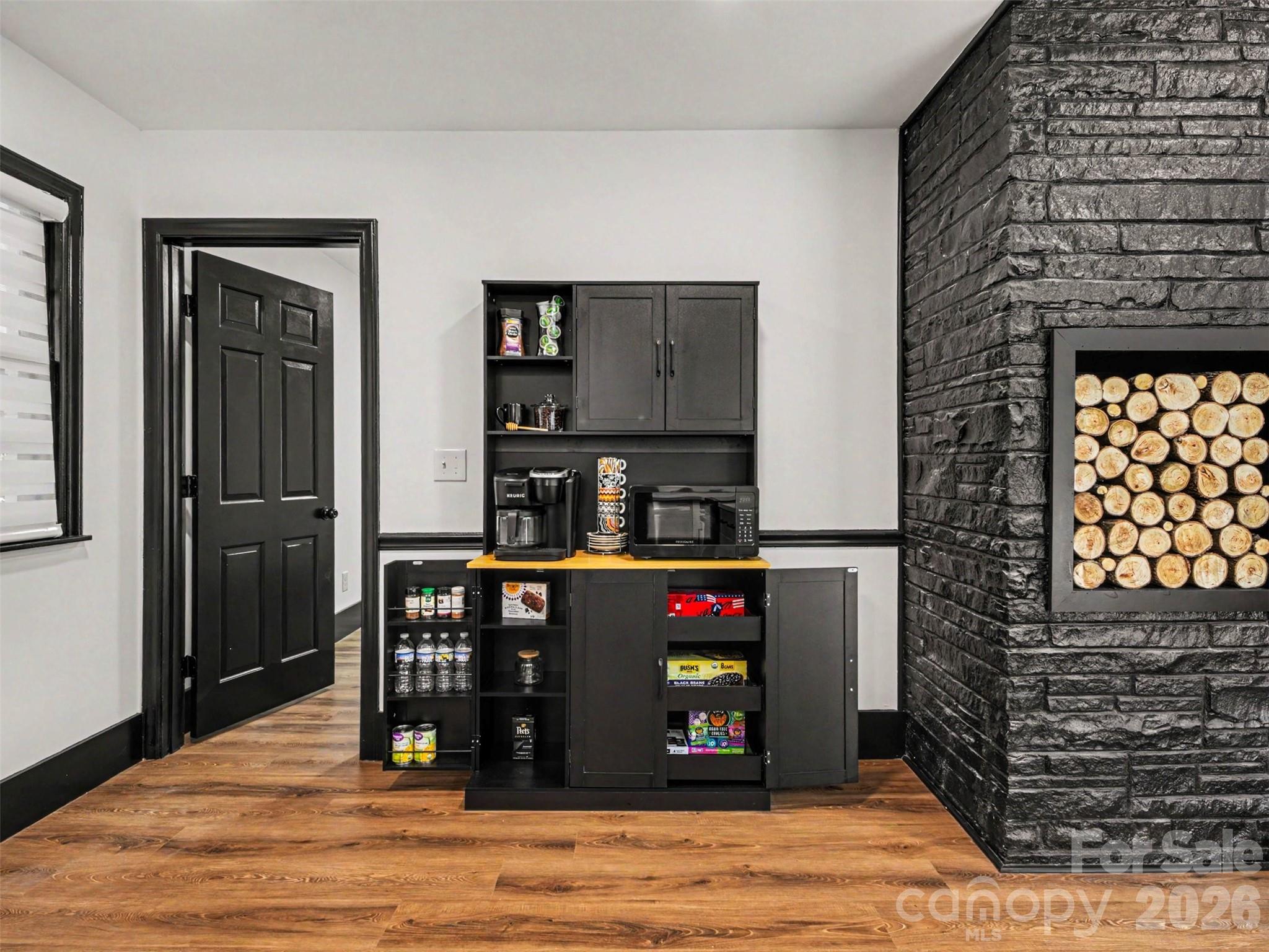 Photo 17 of 1831 Elizabeth Oaks Avenue, Charlotte, NC