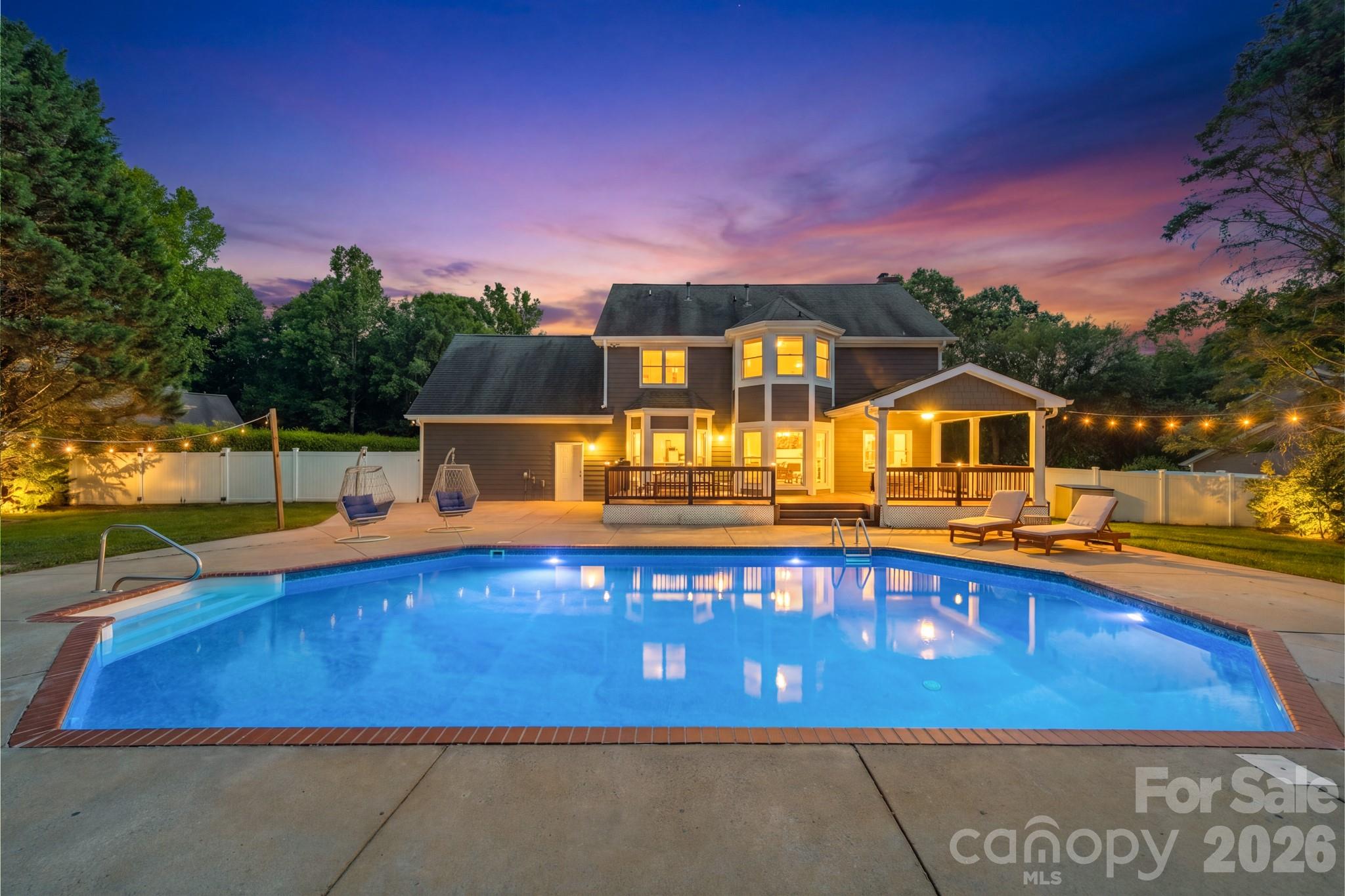 7240 Cobblecreek Drive, Matthews, NC - photo 2 of 49