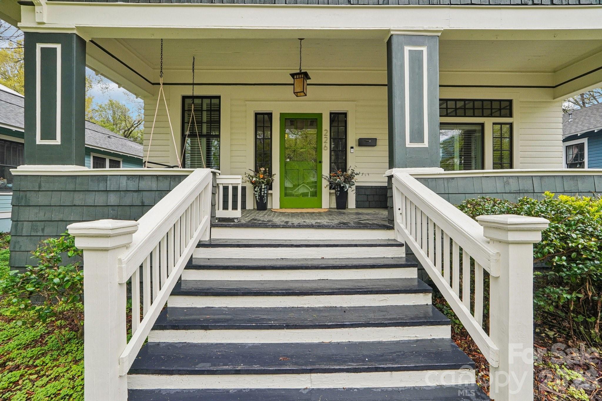 Photo 3 of 226 W Park Avenue, Charlotte, NC