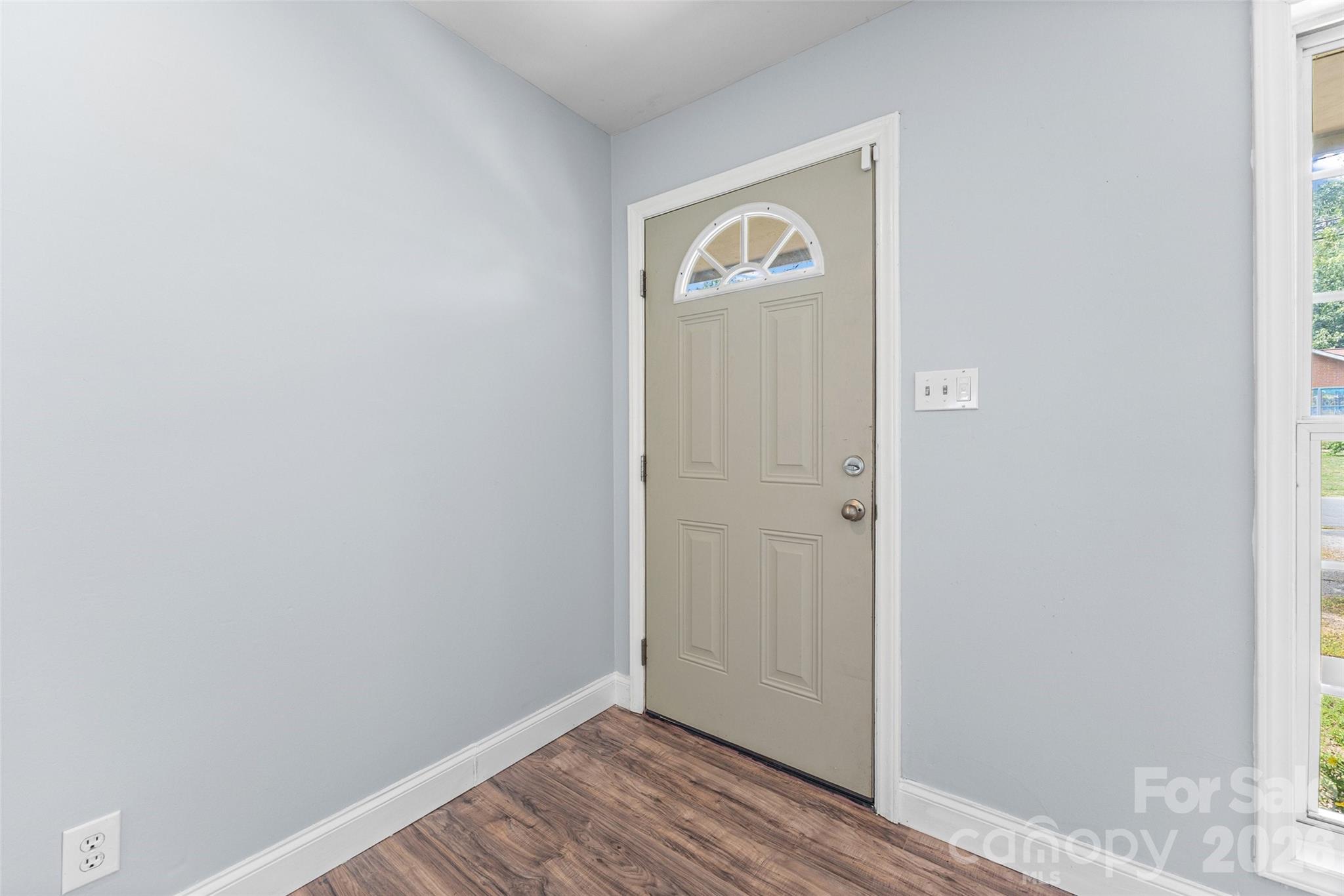 Photo 4 of 4713 Tanglebriar Drive, Charlotte, NC