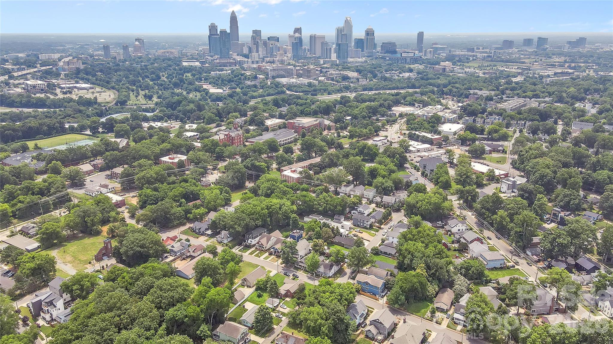 Home for sale at 309 Mill Road, Charlotte, NC — photo 5 of 46