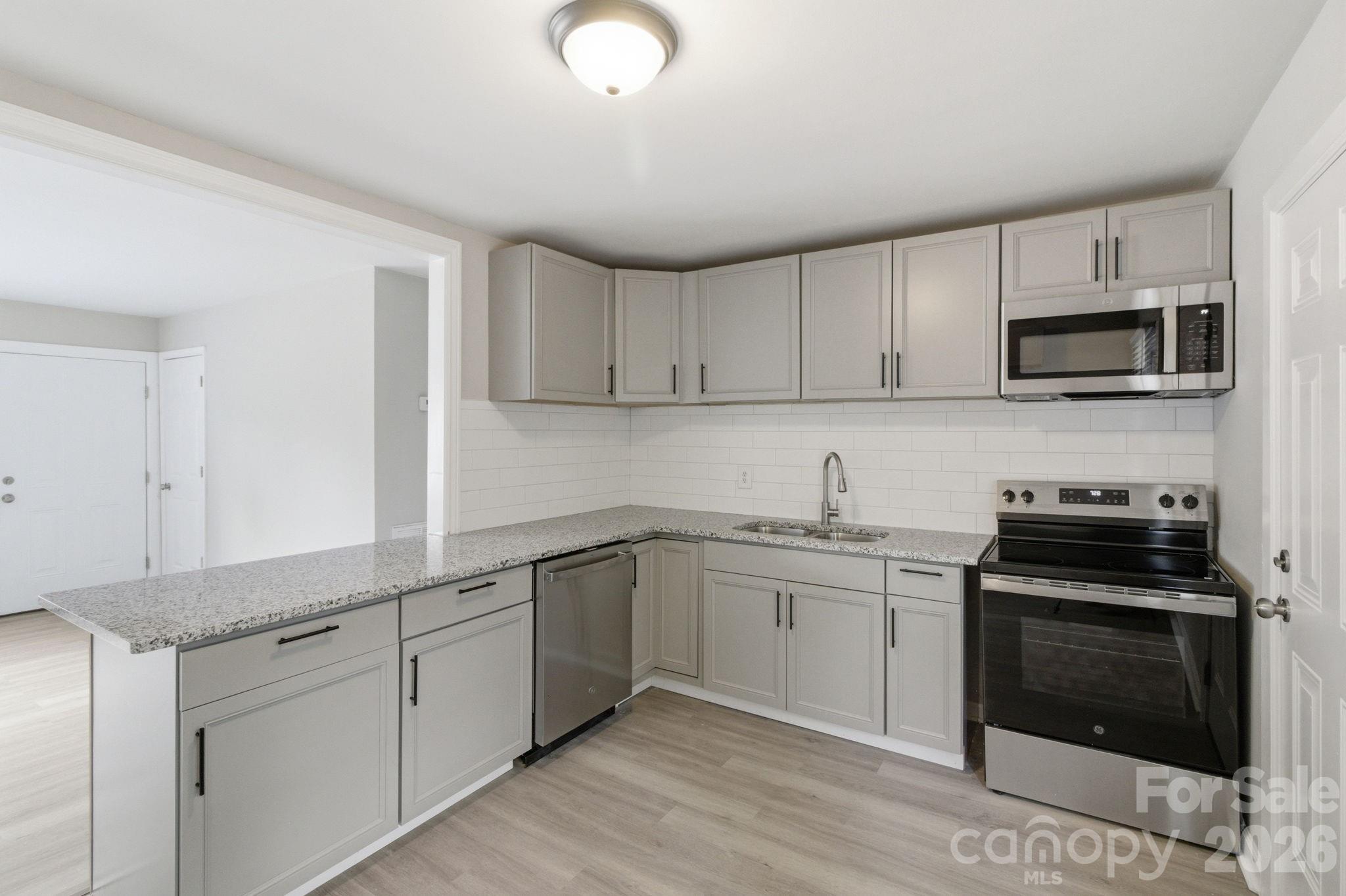 Photo 4 of 2725 Thornton Road, Charlotte, NC