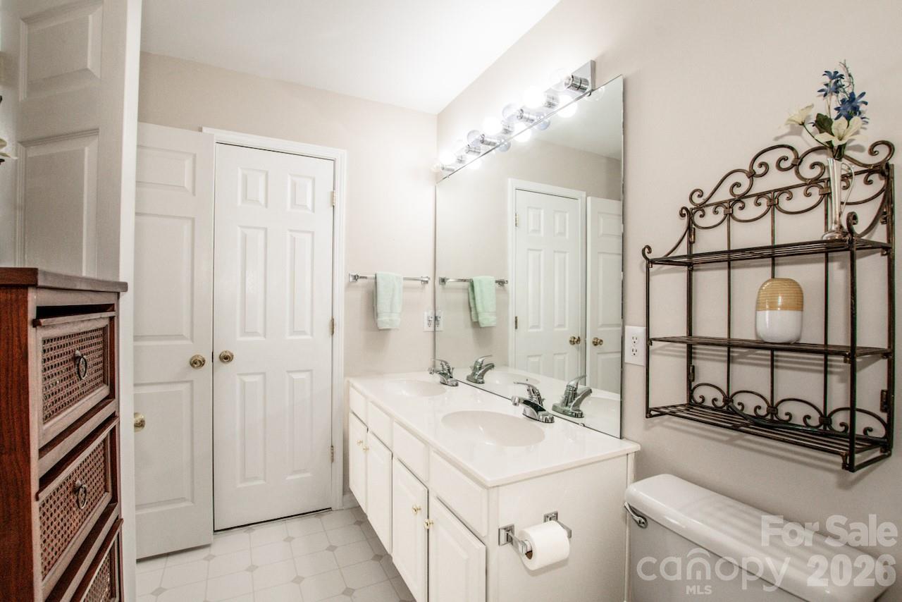 Photo 11 of 3233 Mannington Drive, Charlotte, NC