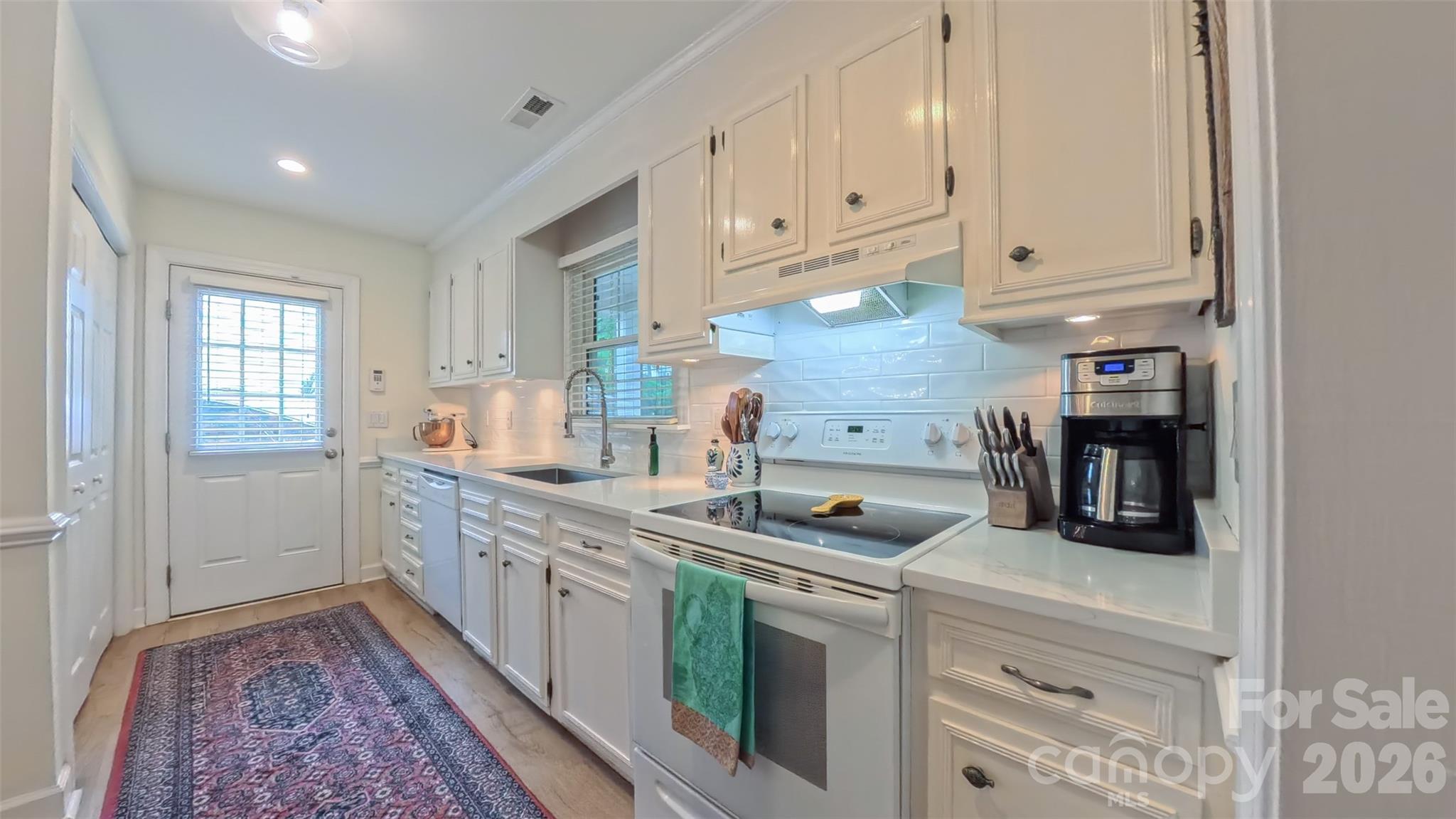 Photo 13 of 2425 Turnberry Lane, Charlotte, NC