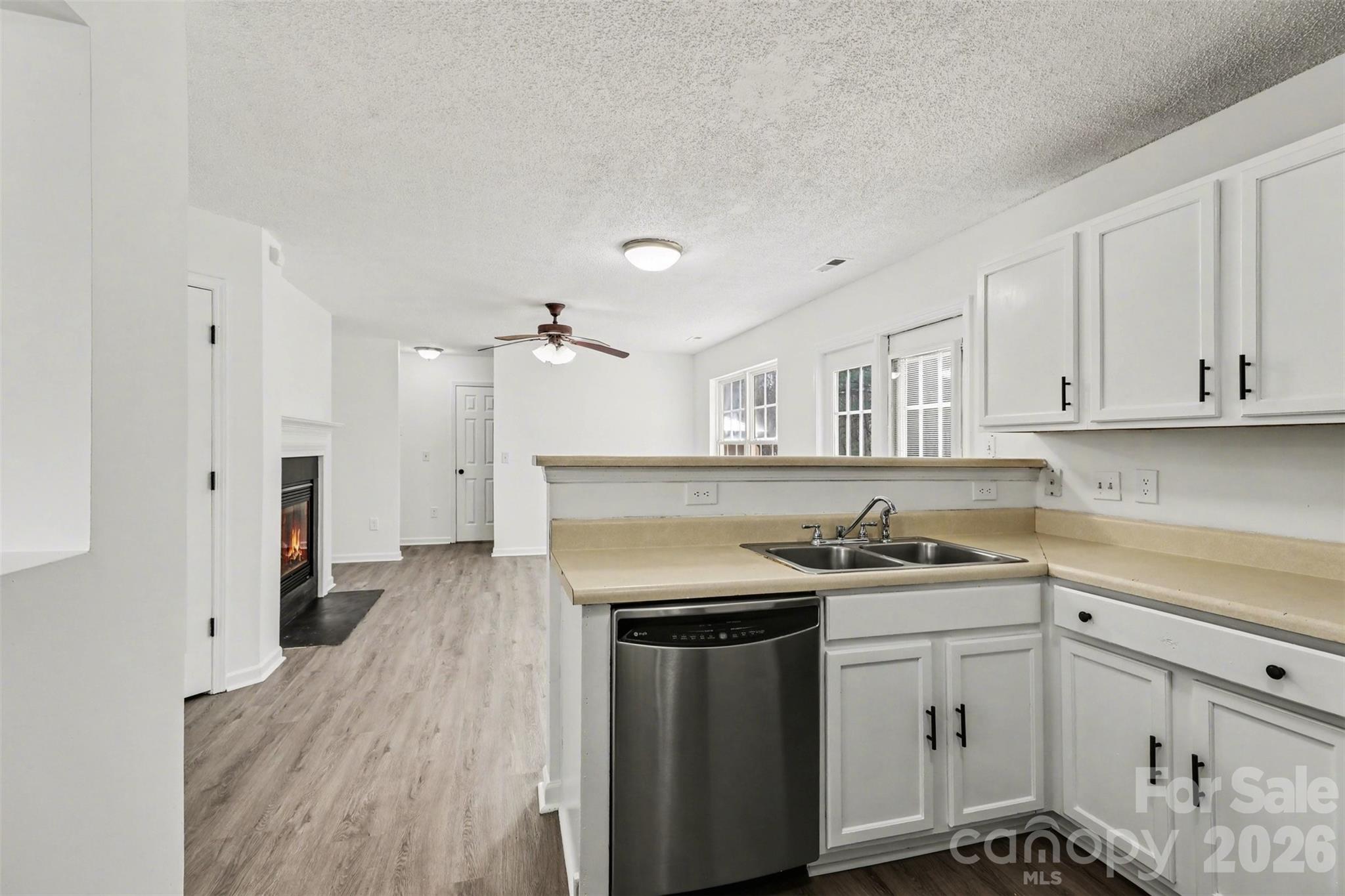 Photo 8 of 4407 Devonhill Lane, Charlotte, NC