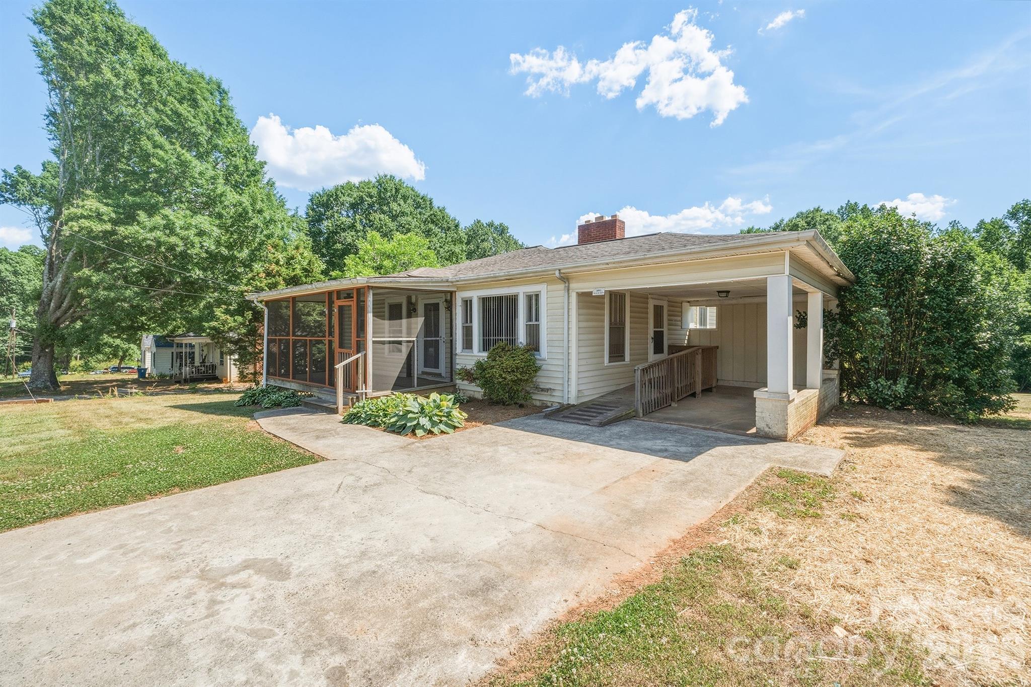 2308 11th Avenue NE, Hickory, NC - photo 1 of 1