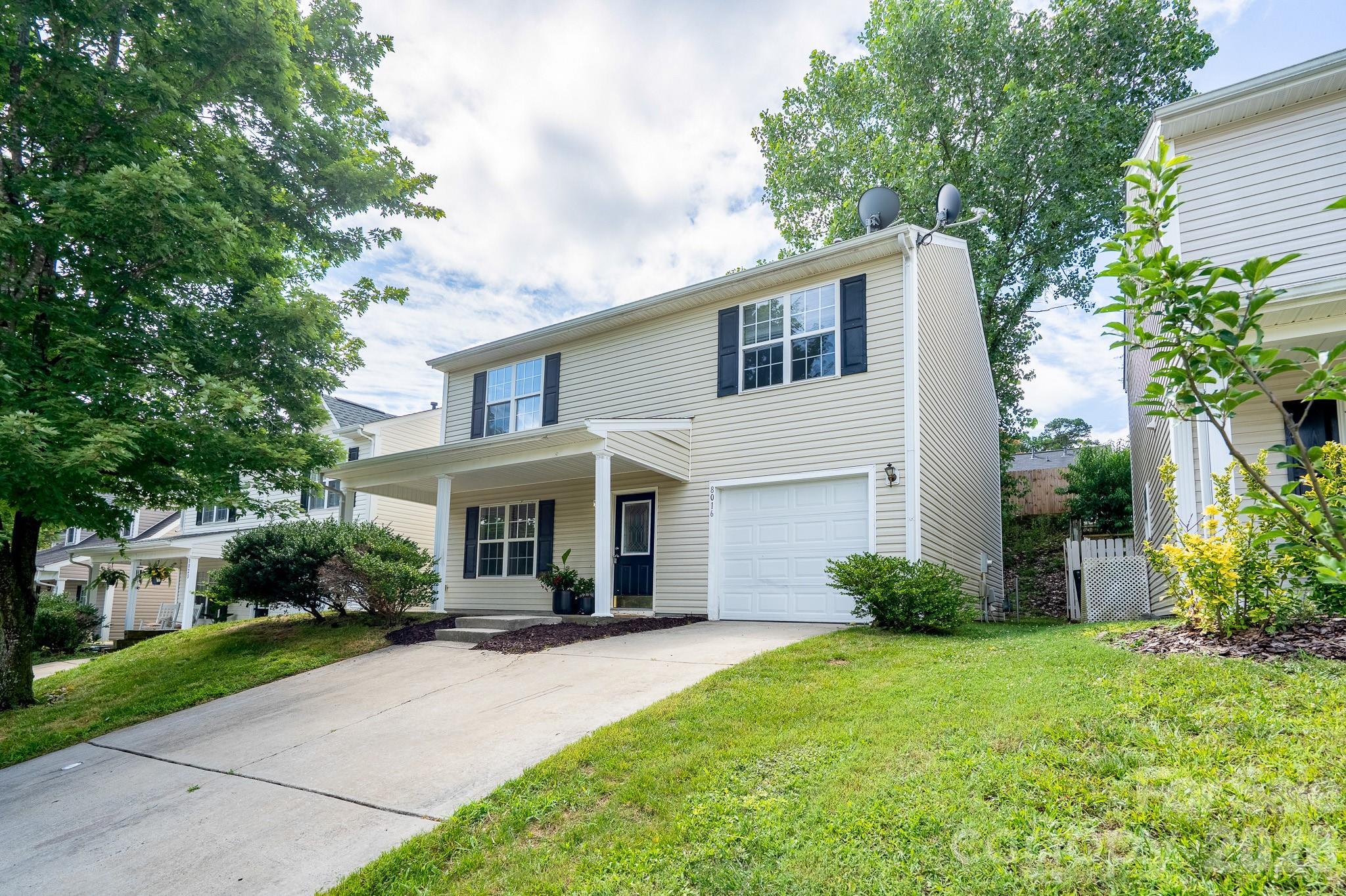 Photo 3 of 8016 Bronze Pike Drive, Charlotte, NC