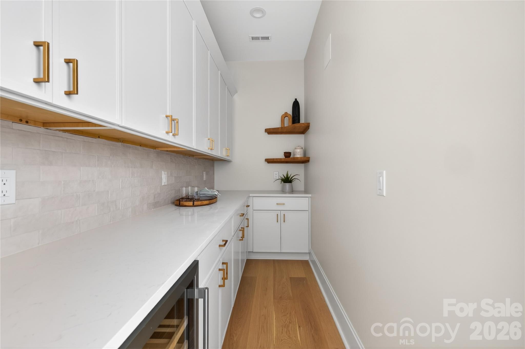 Photo 11 of 1600 E Barden Road, Charlotte, NC