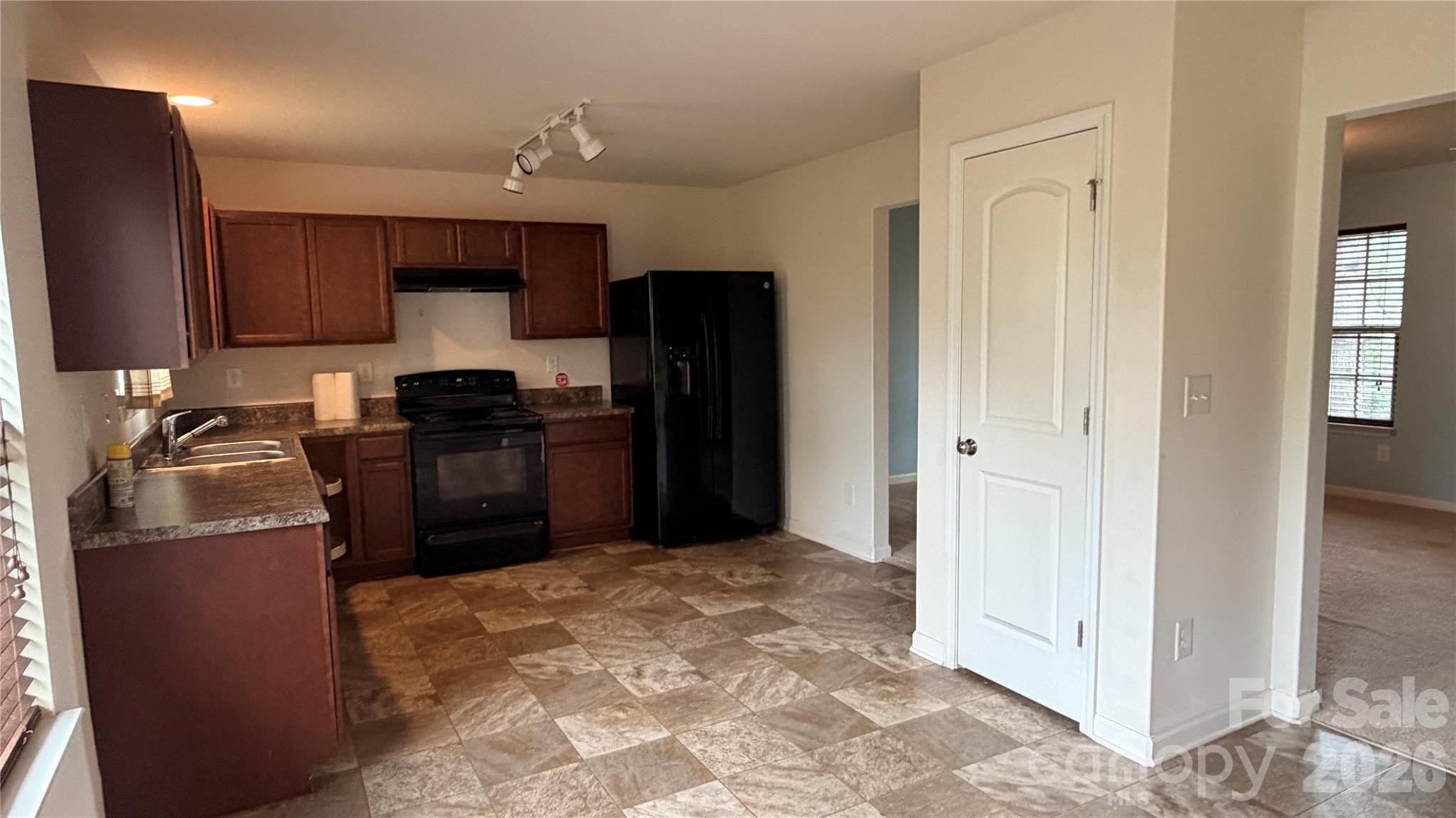 Photo 9 of 2602 Meadow Knoll Drive, Charlotte, NC