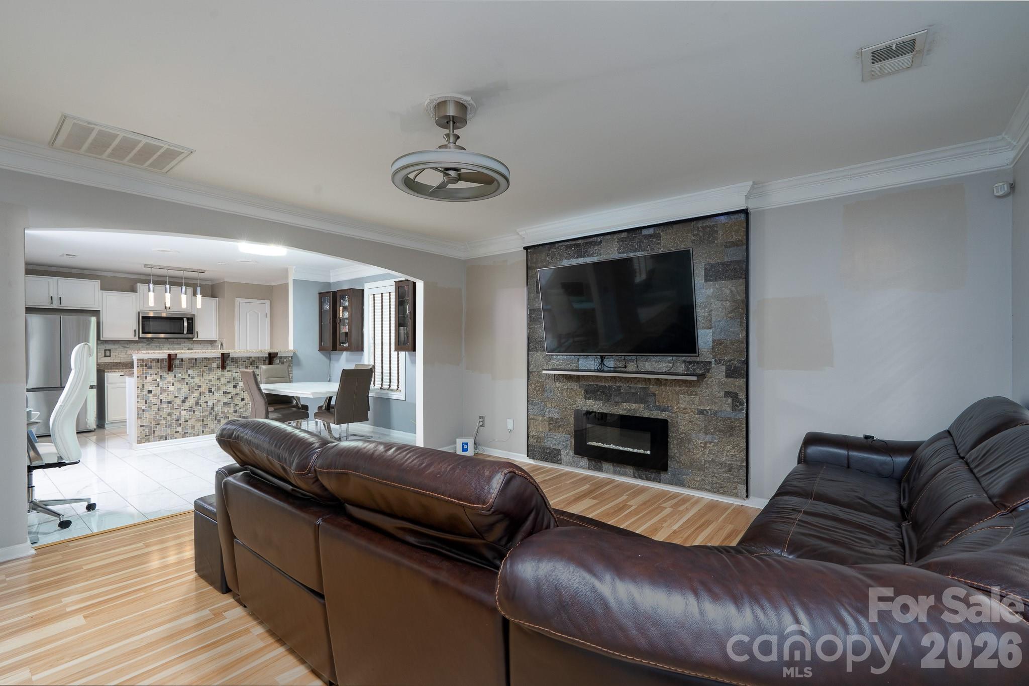 7329 Hidden Creek Drive, Charlotte, NC - photo 4 of 29