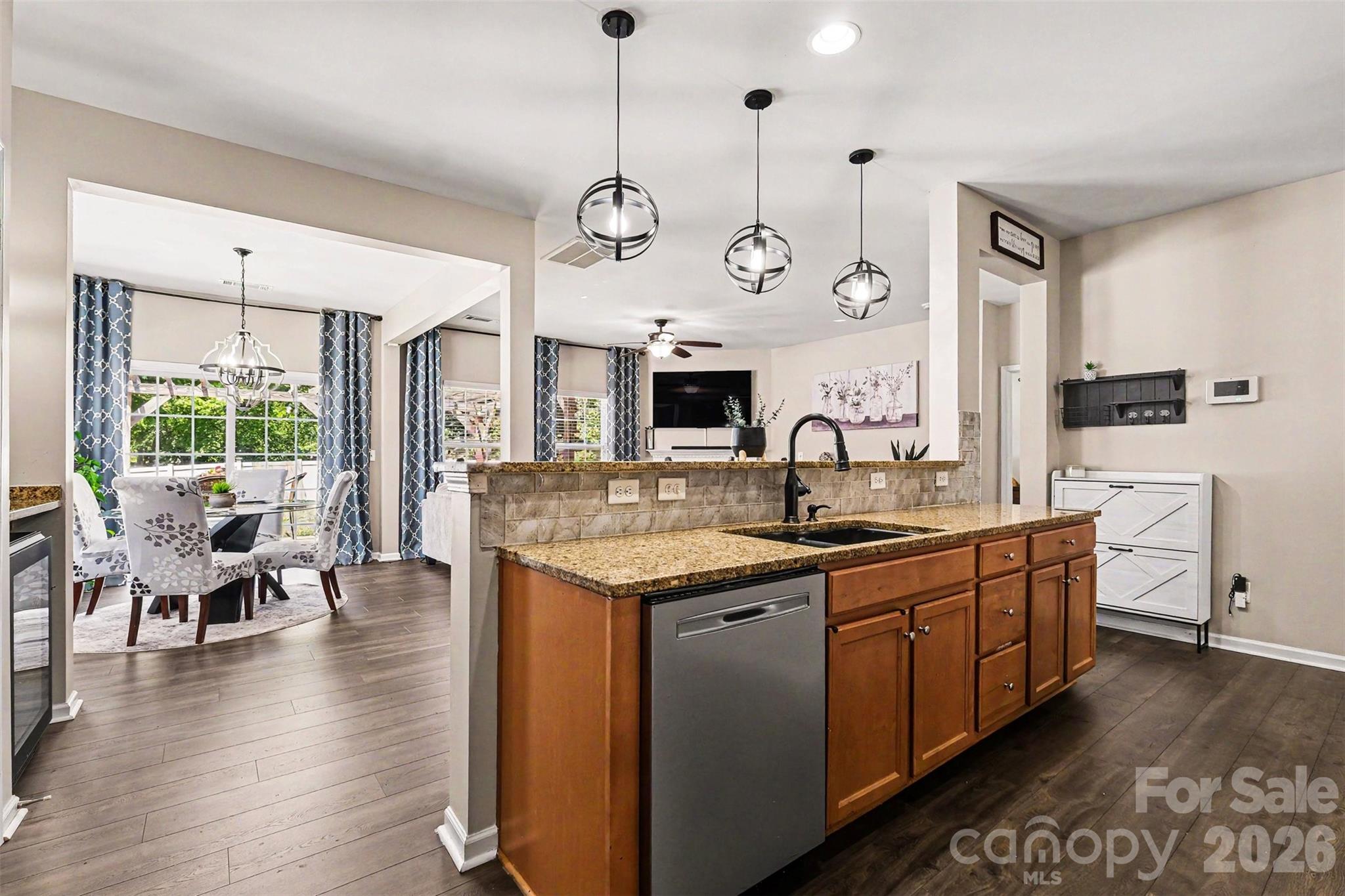 10103 Caldwell Forest Drive, Charlotte, NC - photo 7 of 35
