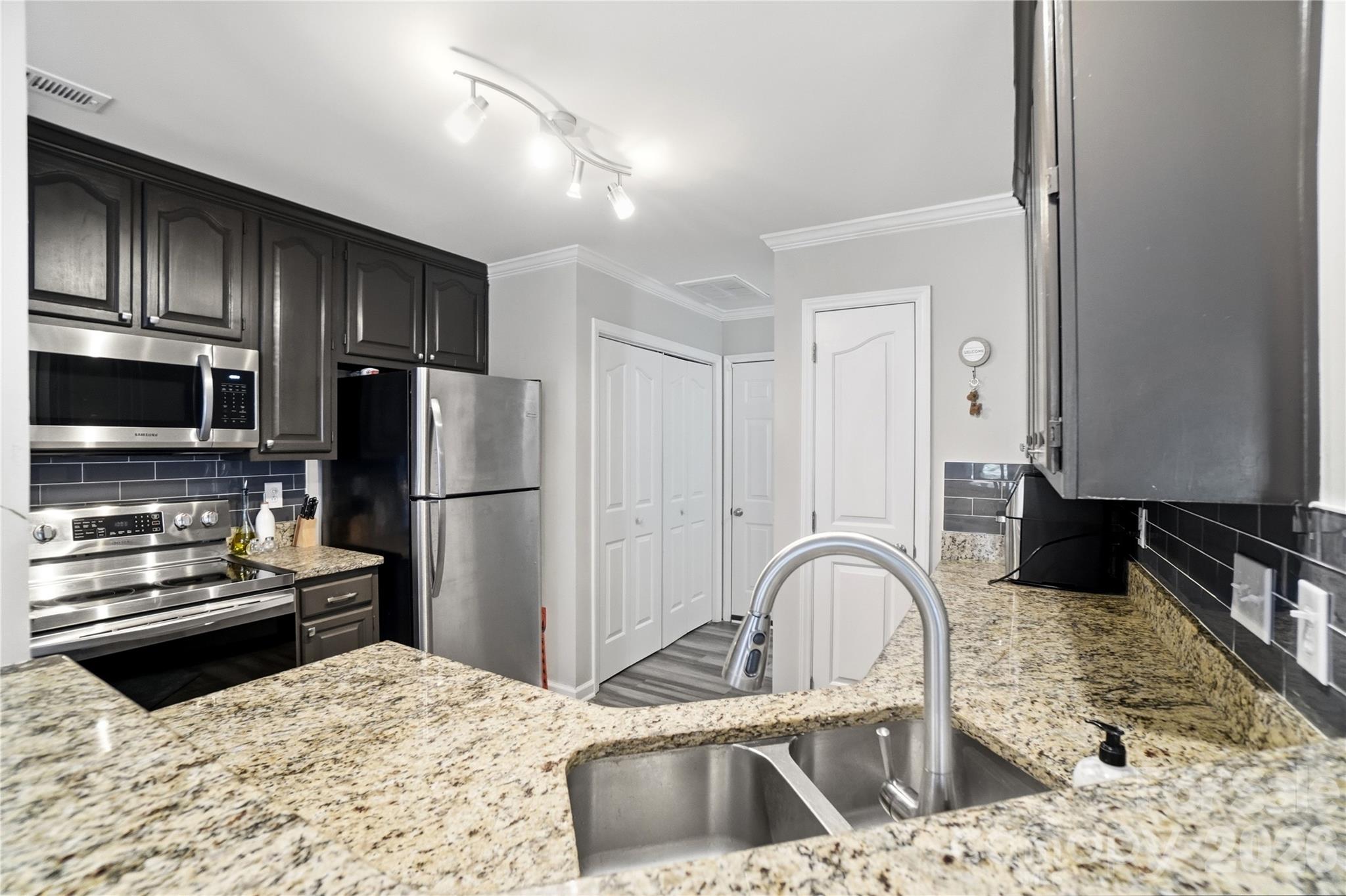 Photo 9 of 8729 Fox Chase Lane, Charlotte, NC