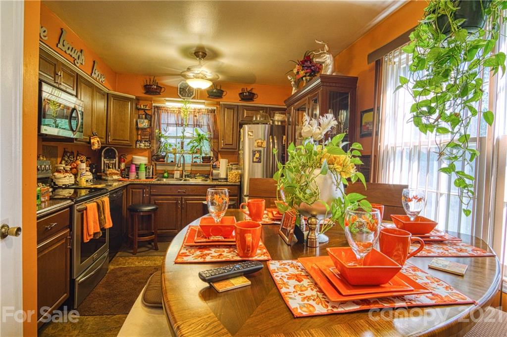 Photo 11 of 6222 Bonnybrook Lane, Charlotte, NC