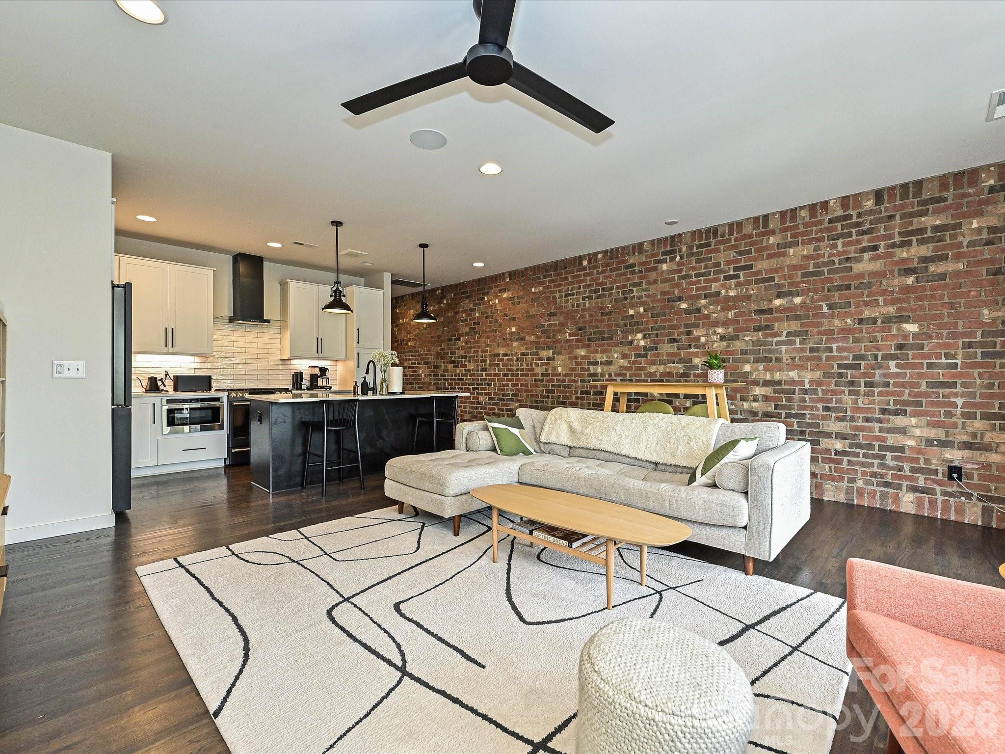 Photo 3 of 432 E 33rd Street, Charlotte, NC