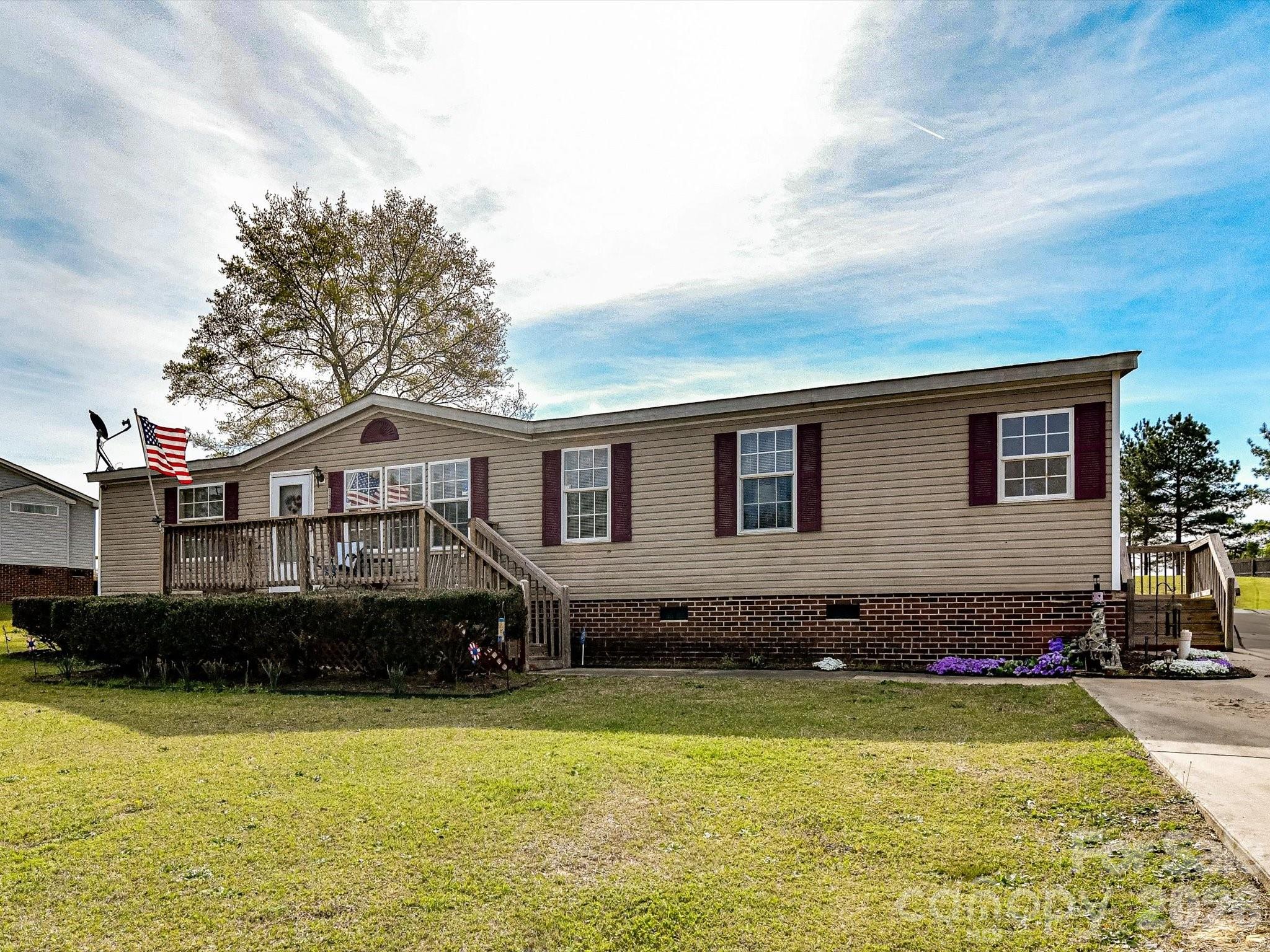 Photo 3 of 1565 Foxbrook Circle, Lancaster, SC