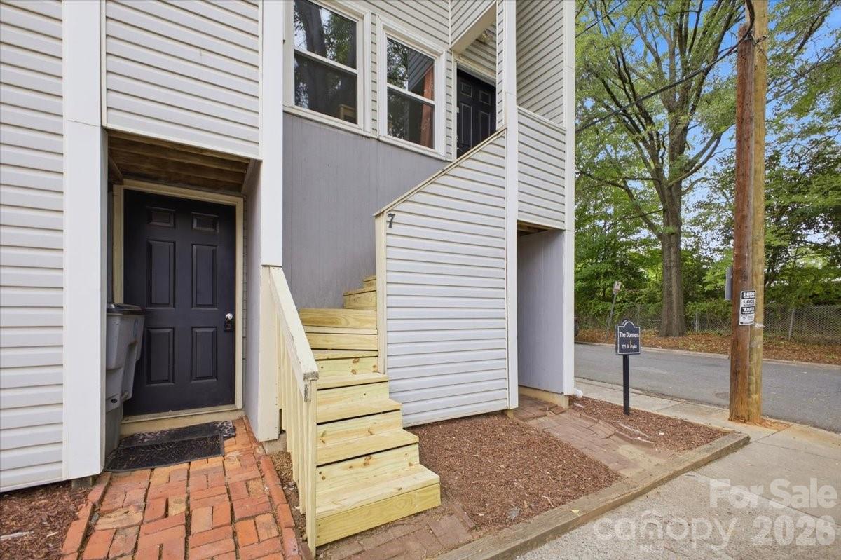 Photo 3 of 721 N Poplar Street7, Charlotte, NC