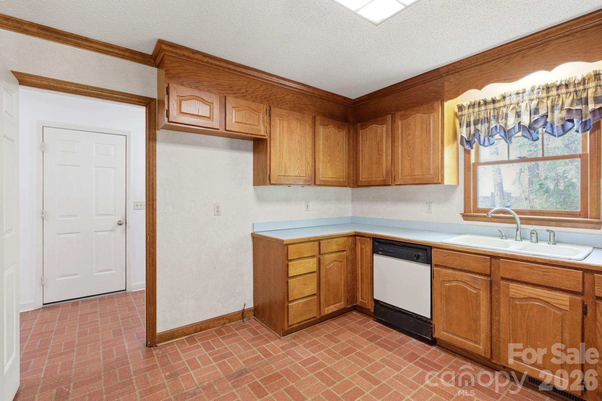 4804 Elmhurst Drive NE, Hickory, NC - photo 13 of 40