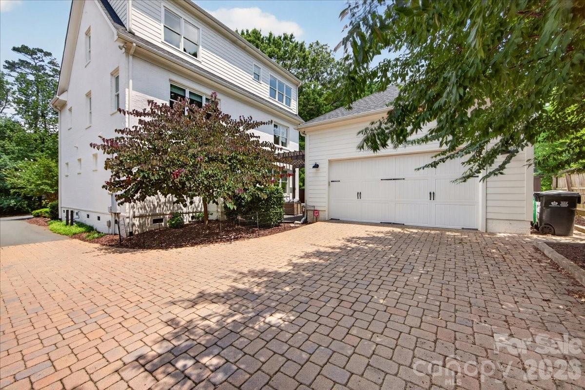 Photo 4 of 748 Ellsworth Road, Charlotte, NC