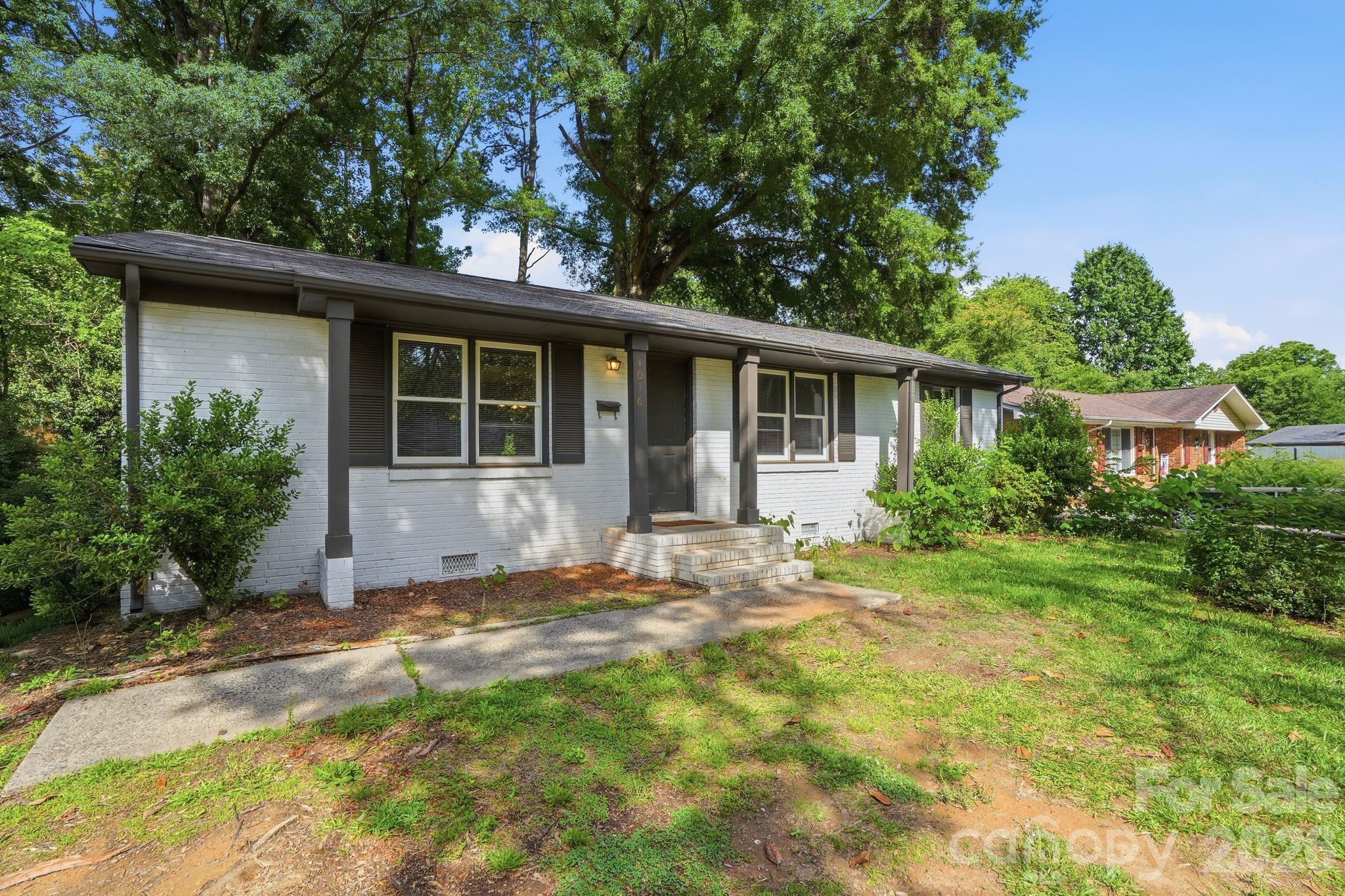 Home for sale at 1016 Pondella Drive, Charlotte, NC — photo 1 of 26