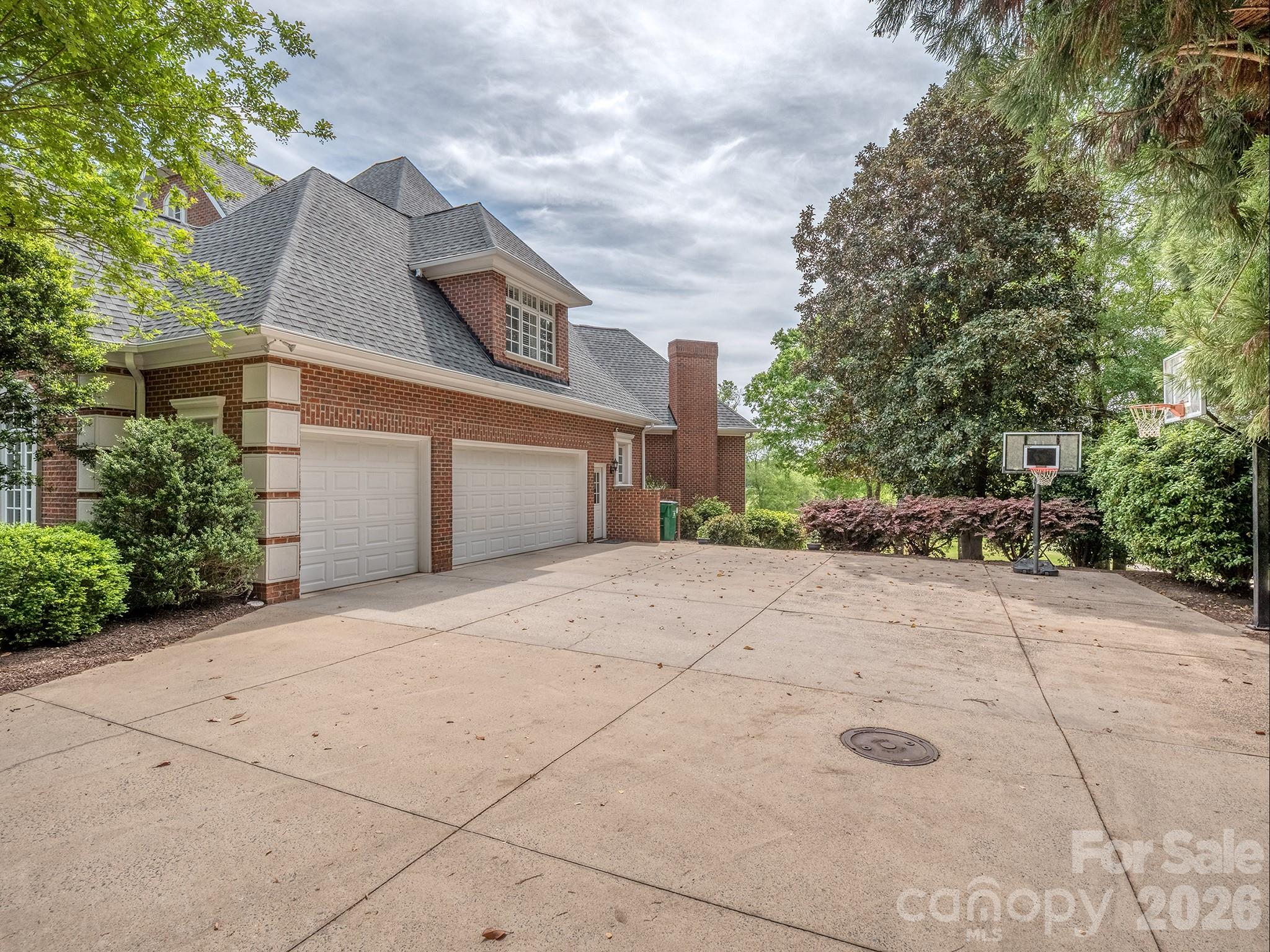 6528 Chipstead Lane, Charlotte, NC - photo 3 of 49