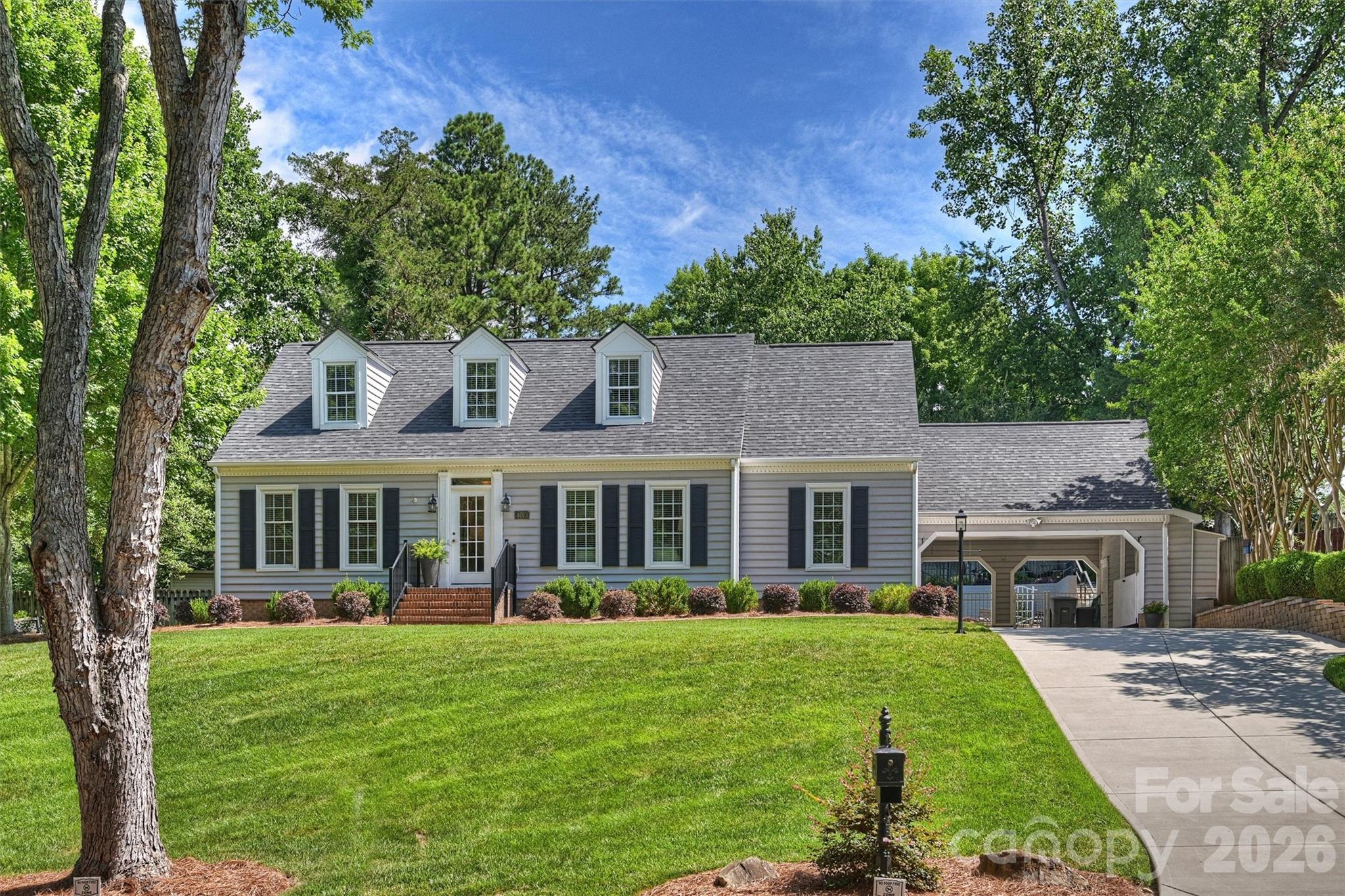 Photo 2 of 4013 Bridgewood Lane, Charlotte, NC