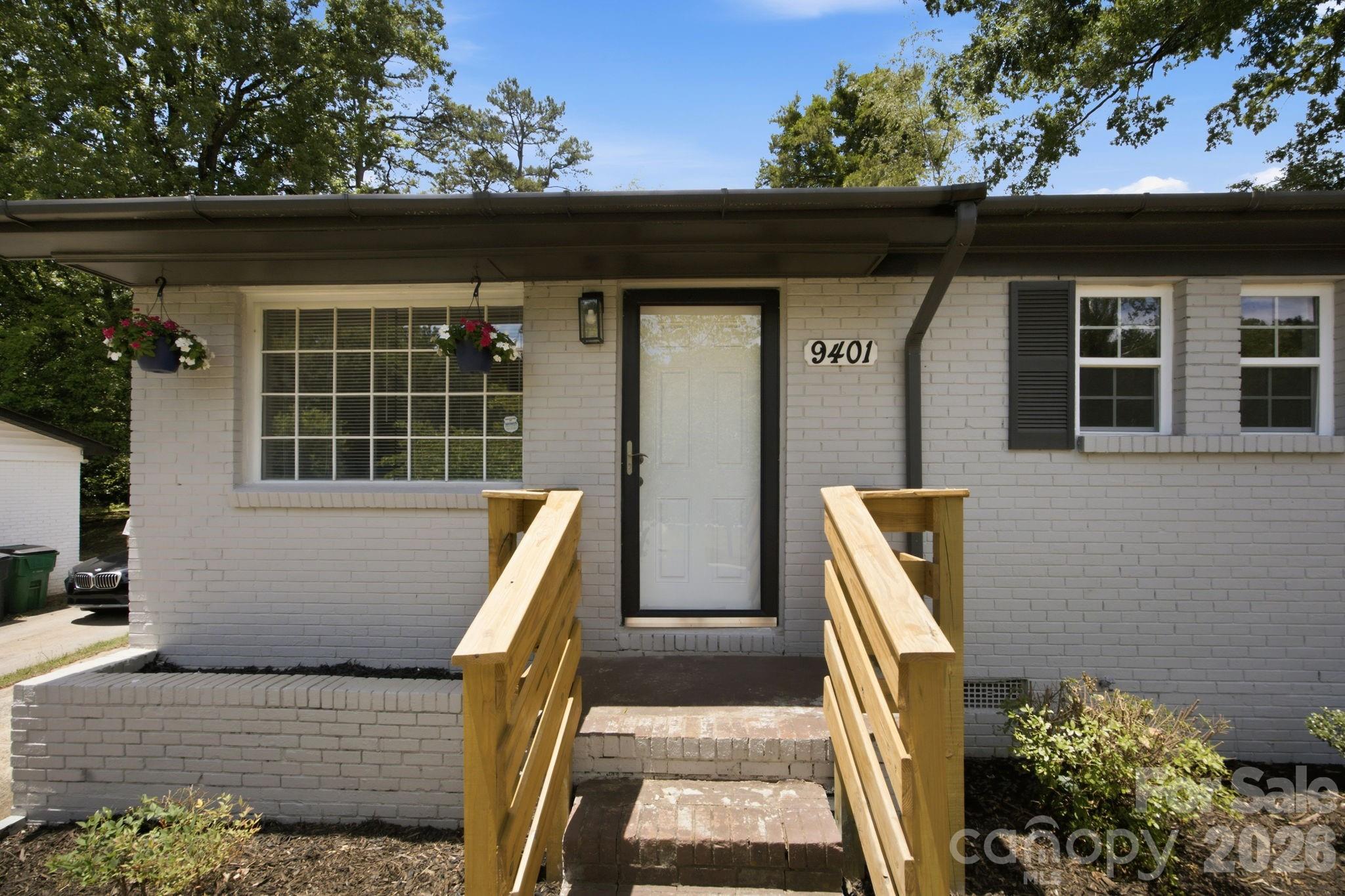Home for sale at 9401 Feldbank Drive, Charlotte, NC — photo 4 of 42