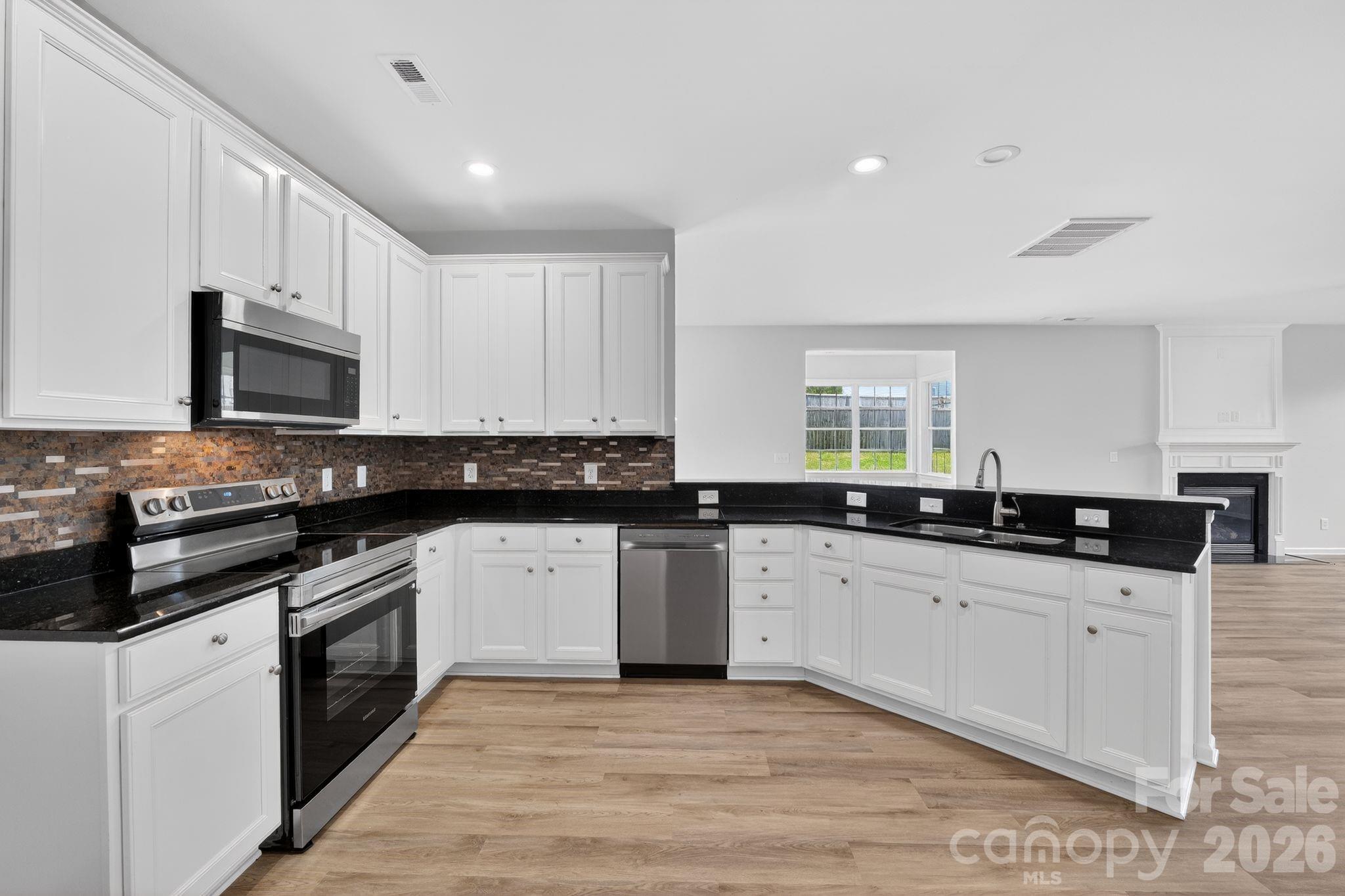 Photo 2 of 8915 Merrie Rose Avenue, Charlotte, NC