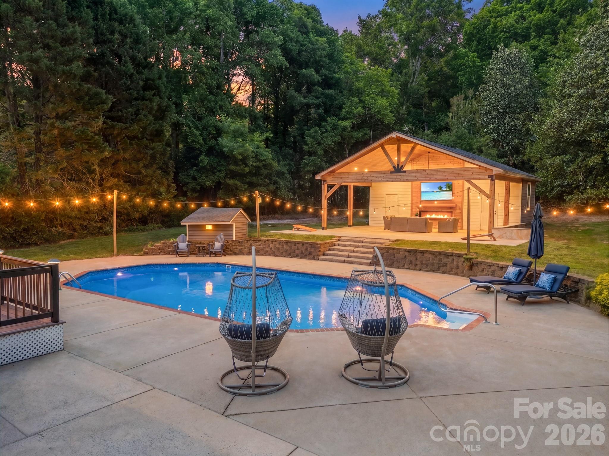7240 Cobblecreek Drive, Matthews, NC - photo 3 of 49