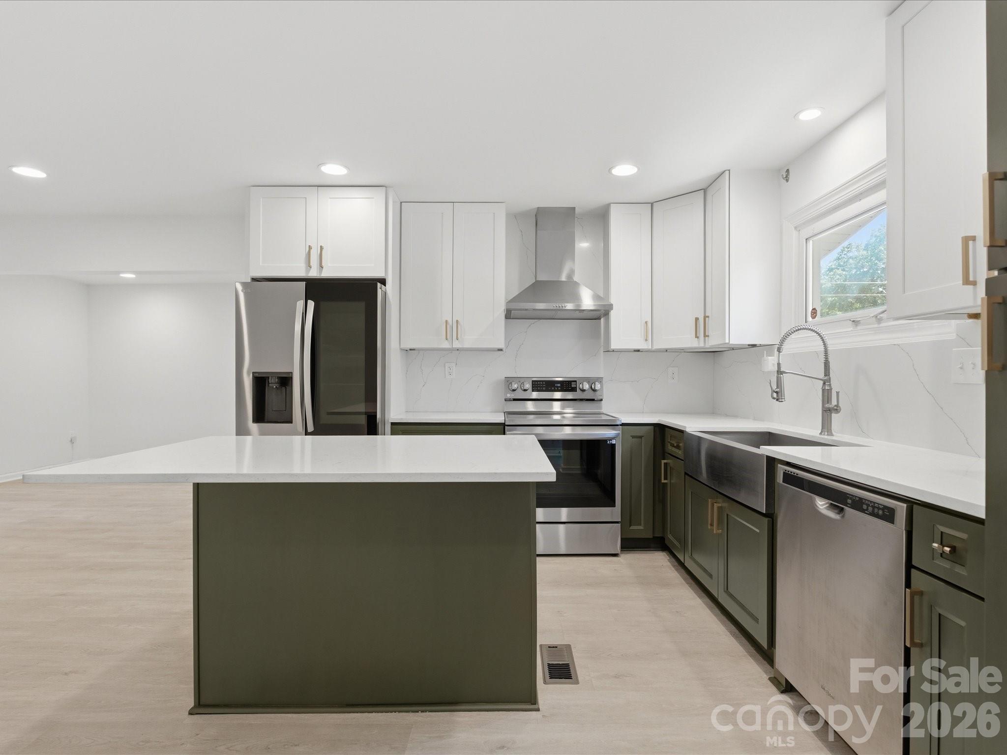 Photo 6 of 3633 Rosehaven Drive, Charlotte, NC