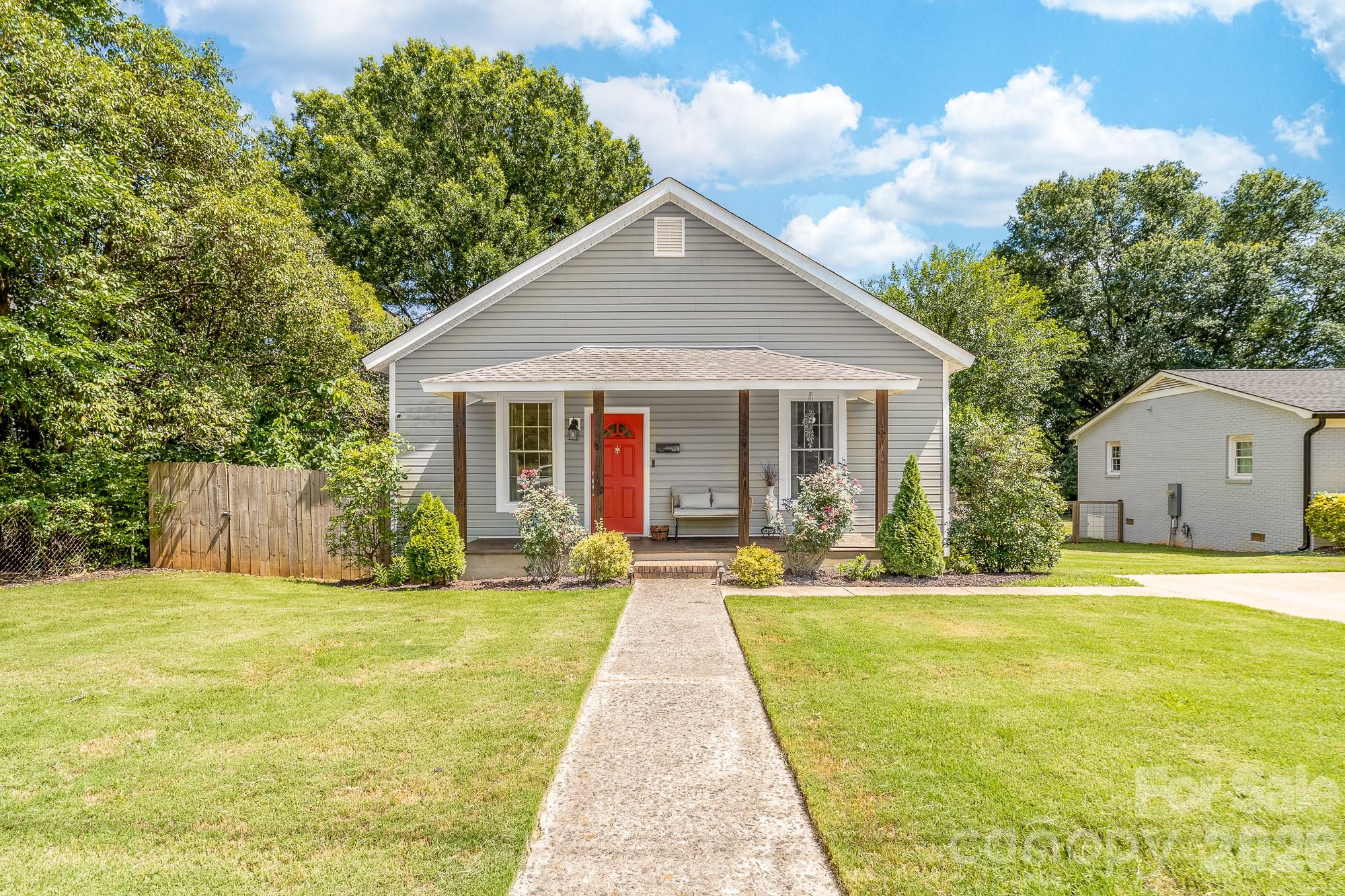 Home for sale at 950 Lucas Street, Rock Hill, SC — photo 1 of 27