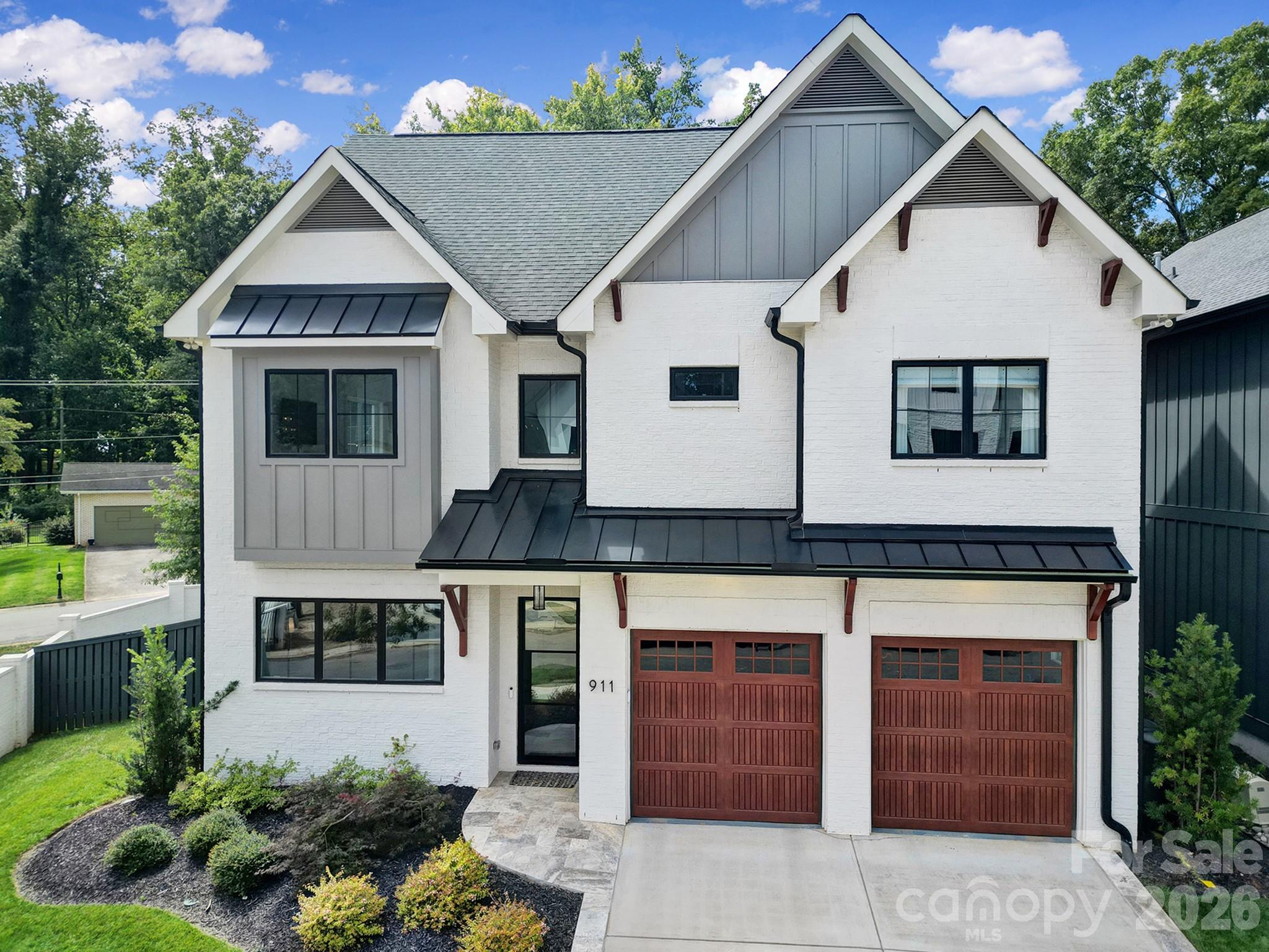 Home for sale at 911 Laurel Creek Lane, Charlotte, NC — photo 1 of 33