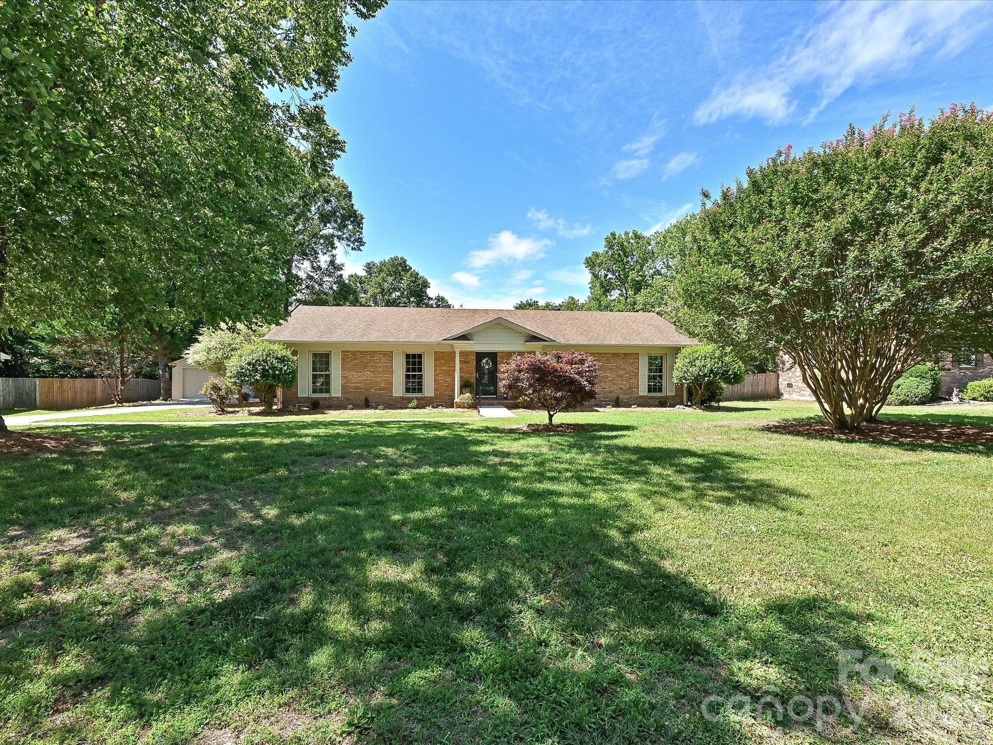 Photo 3 of 218 Sturbridge Drive, Charlotte, NC