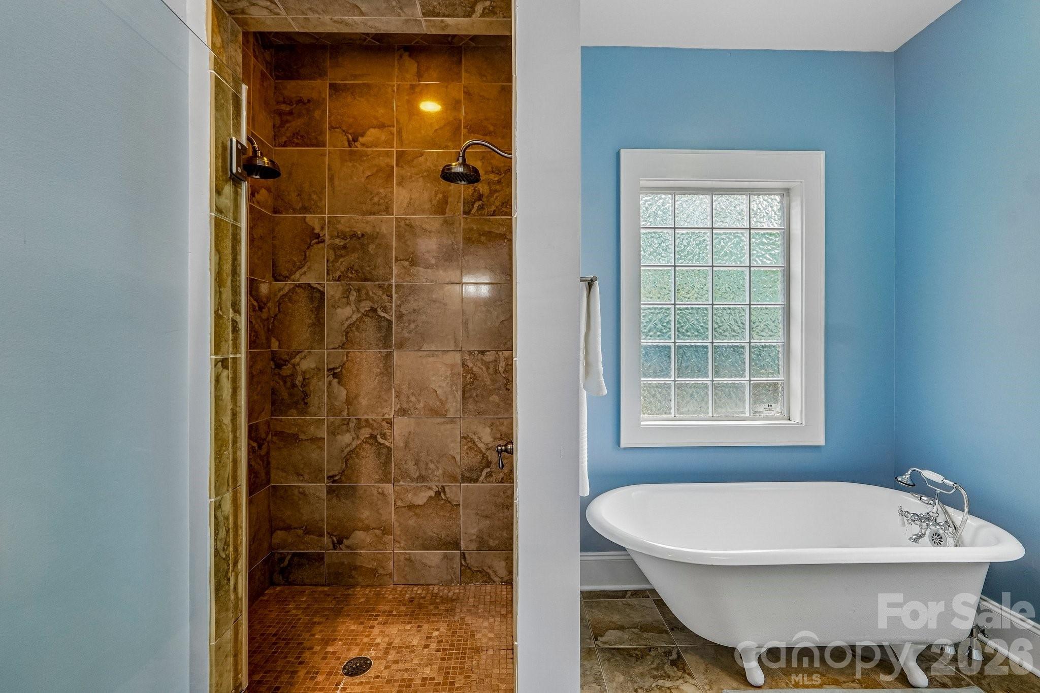 Photo 12 of 611 E 37th Street, Charlotte, NC