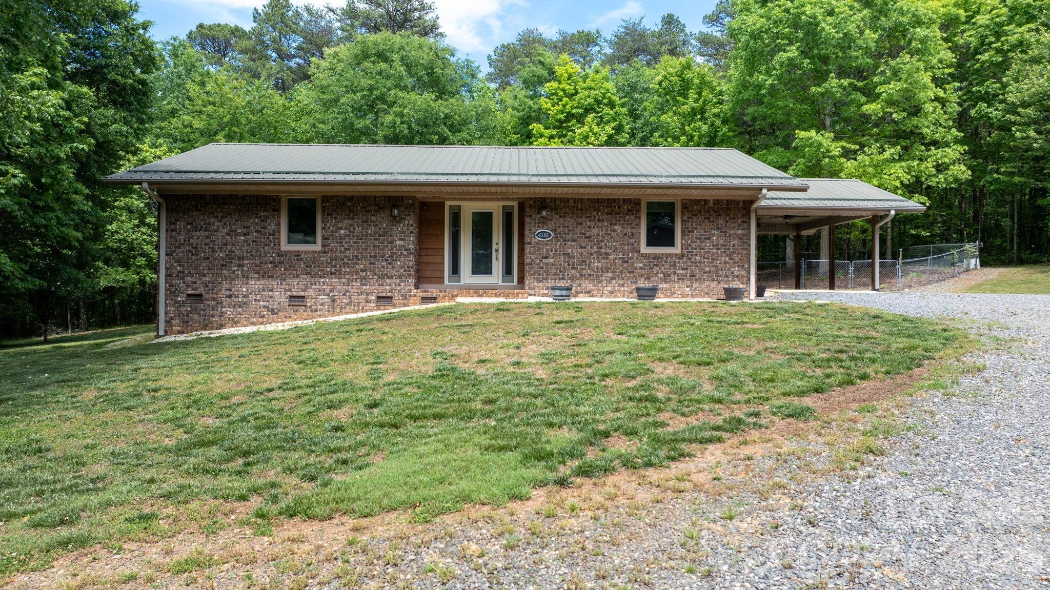 Photo 4 of 4586 Charlotte Street, Conover, NC
