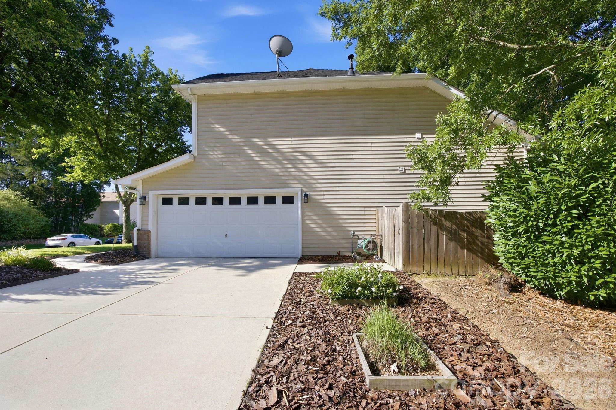 Photo 5 of 10900 Owl Nest Lane, Charlotte, NC