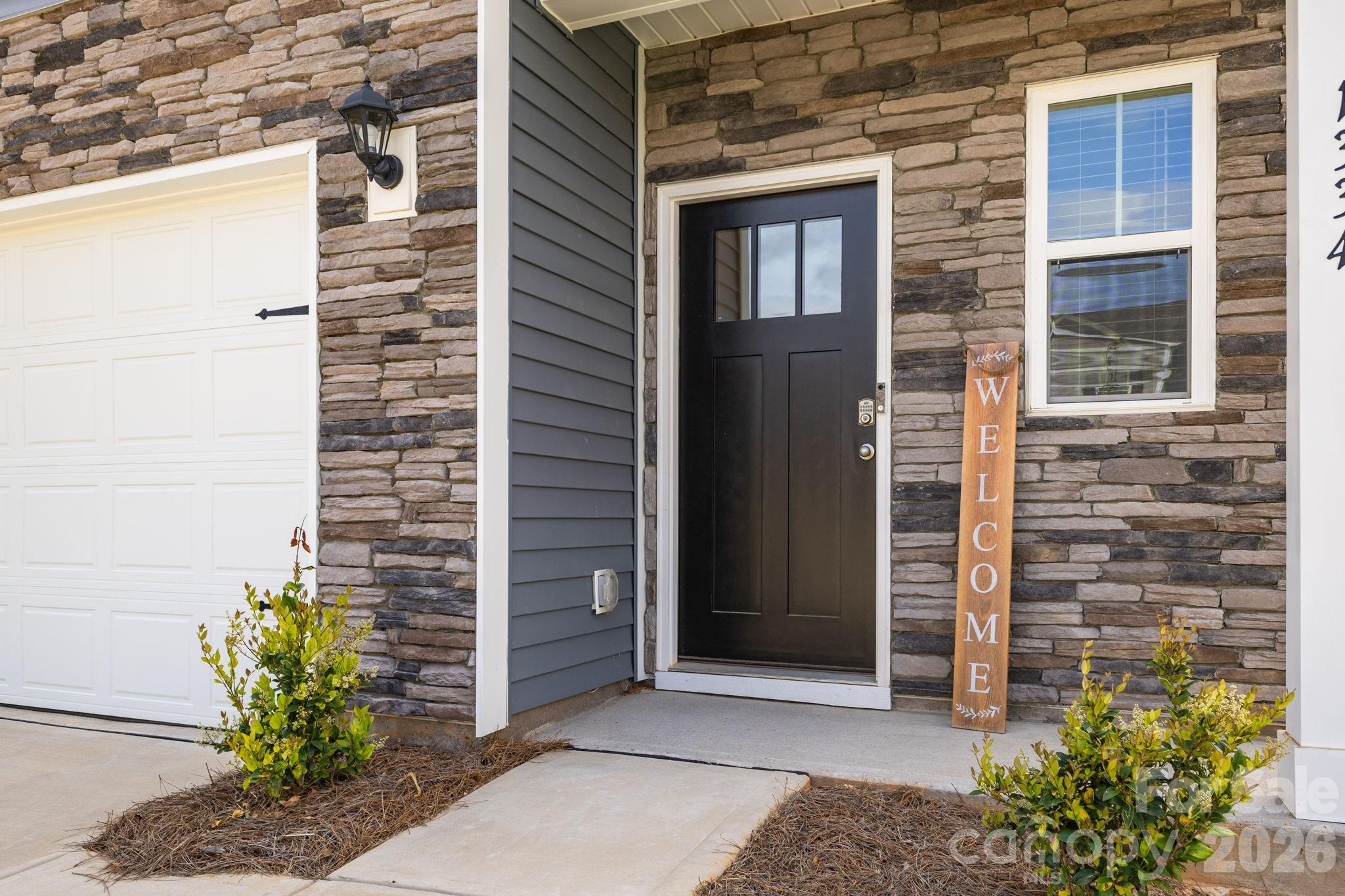 1334 37th Avenue Lane NE, Hickory, NC - photo 2 of 35