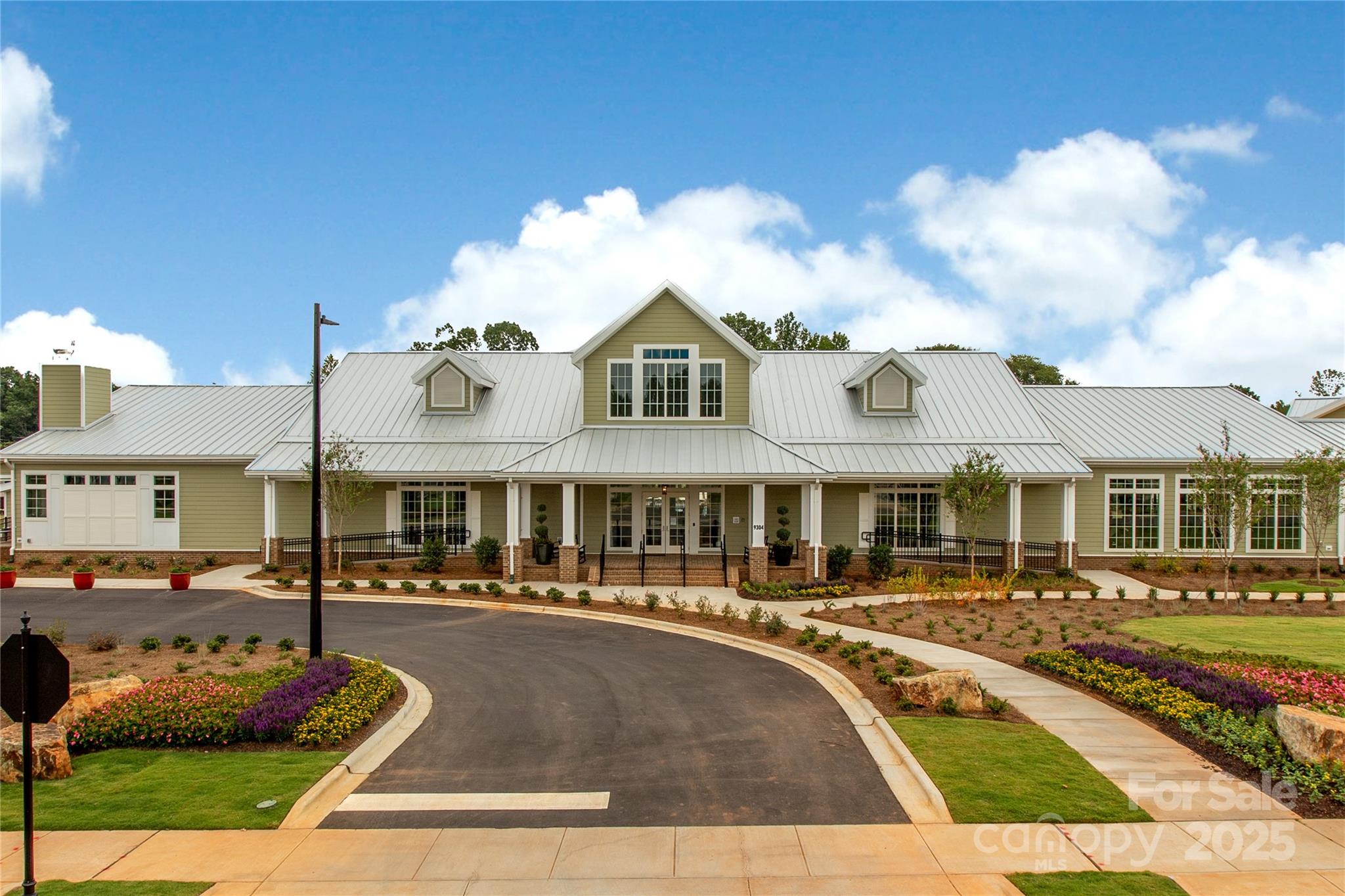 Photo 28 of 4225 Honey Locust Drive, Charlotte, NC
