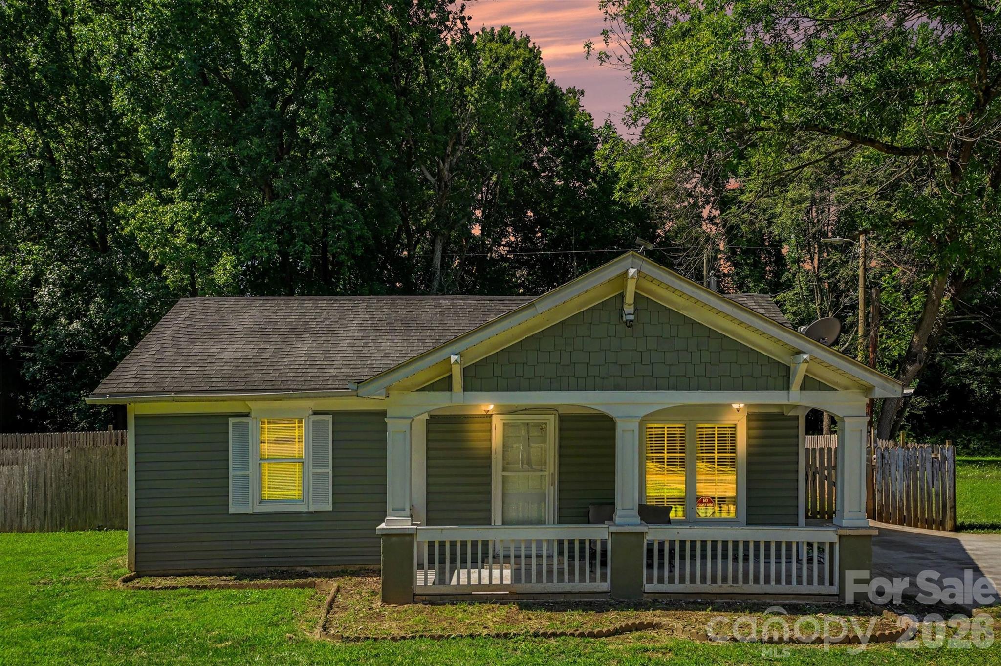 Home for sale at 1101 Choyce Avenue, Charlotte, NC — photo 1 of 25