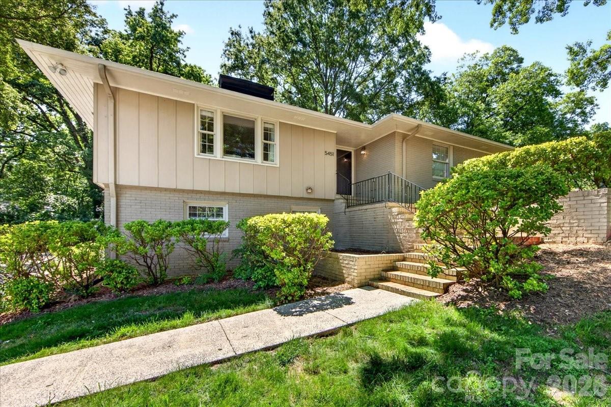 Photo 4 of 5451 Addison Drive, Charlotte, NC
