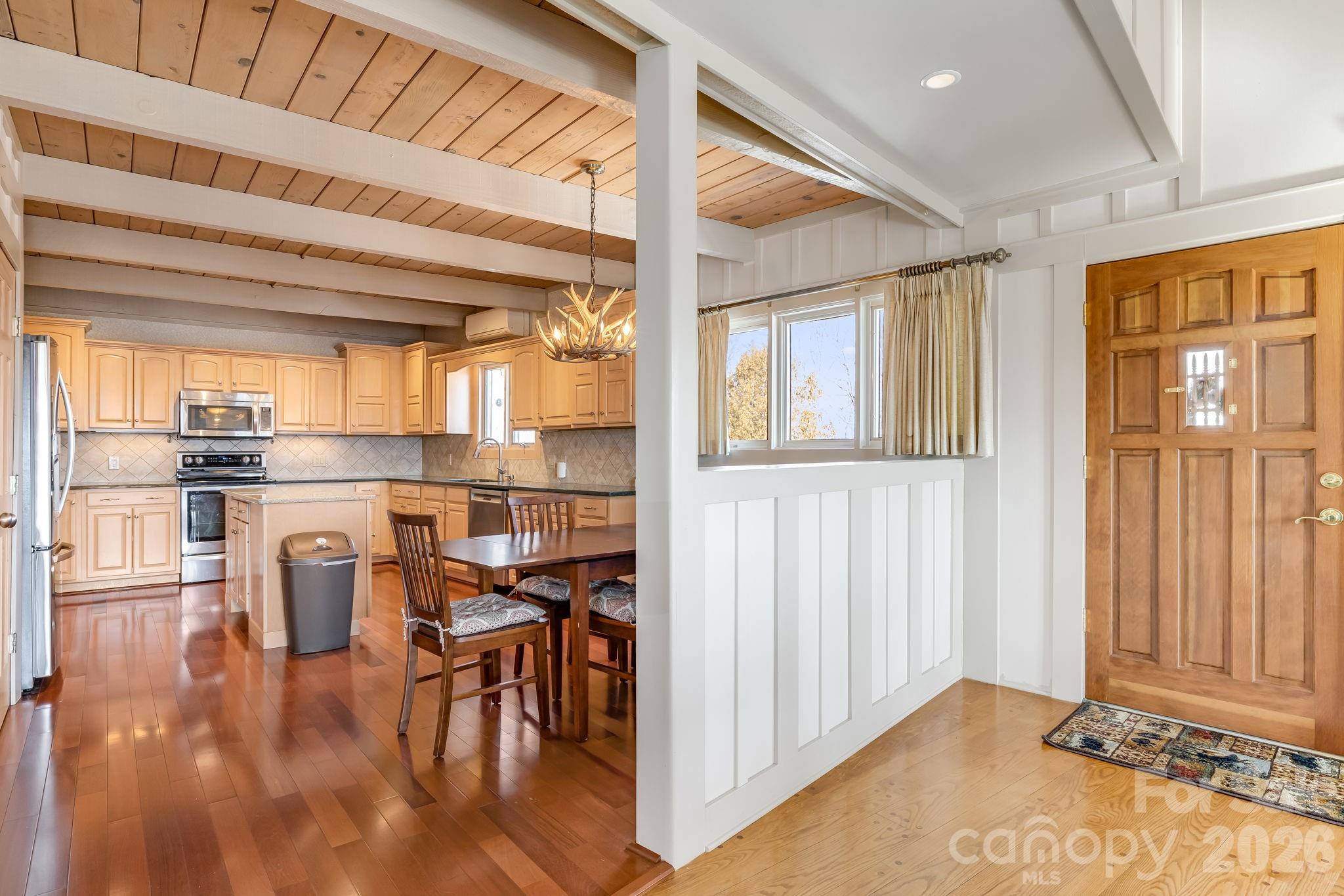 301 Highland Circle, Sugar Mountain, NC - photo 16 of 49