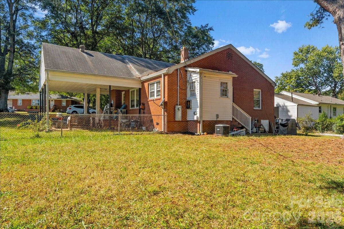 Photo 3 of 1222 E Park Drive, Gastonia, NC