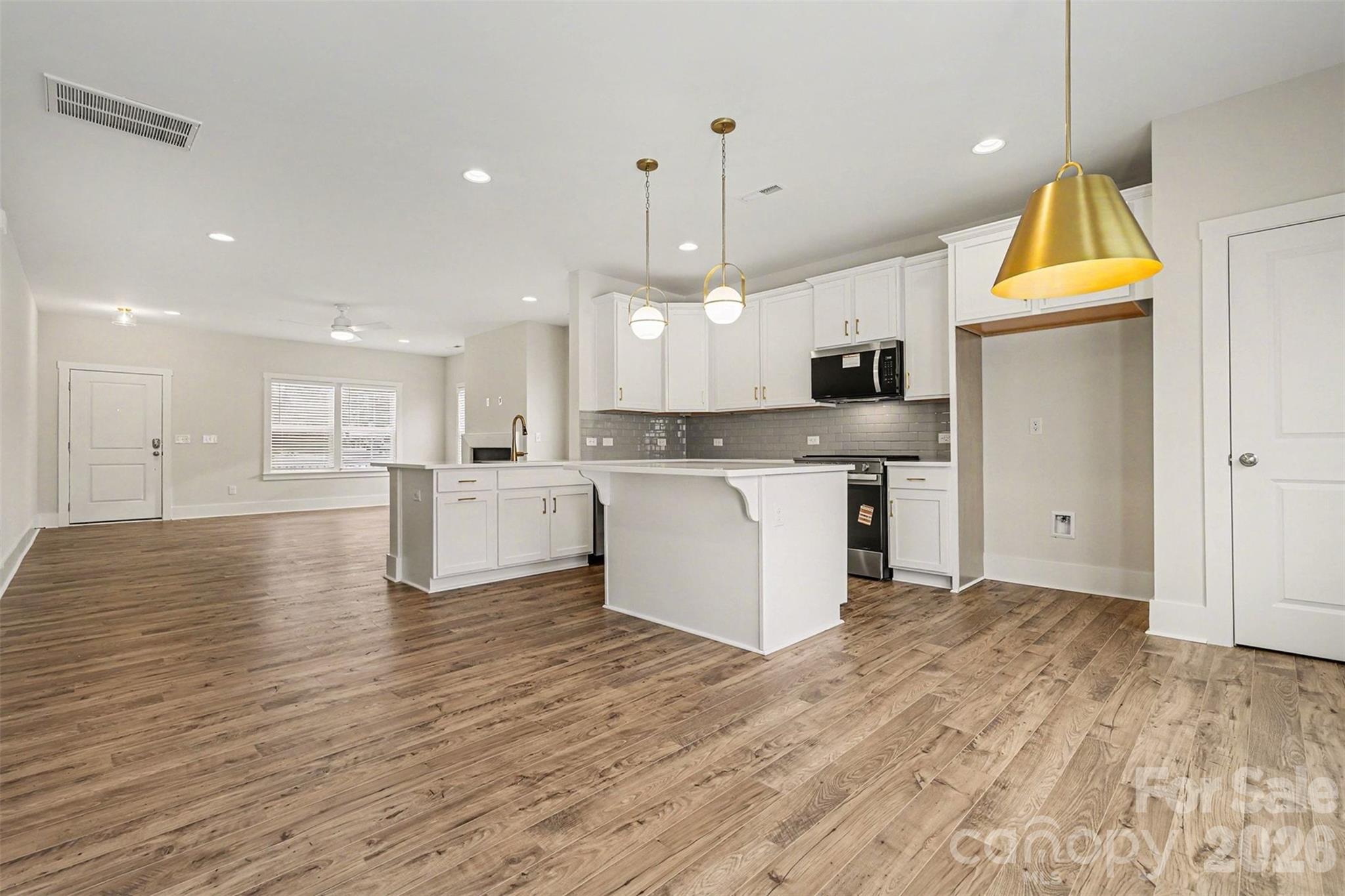 Photo 5 of 4768 Americana Avenue, Charlotte, NC