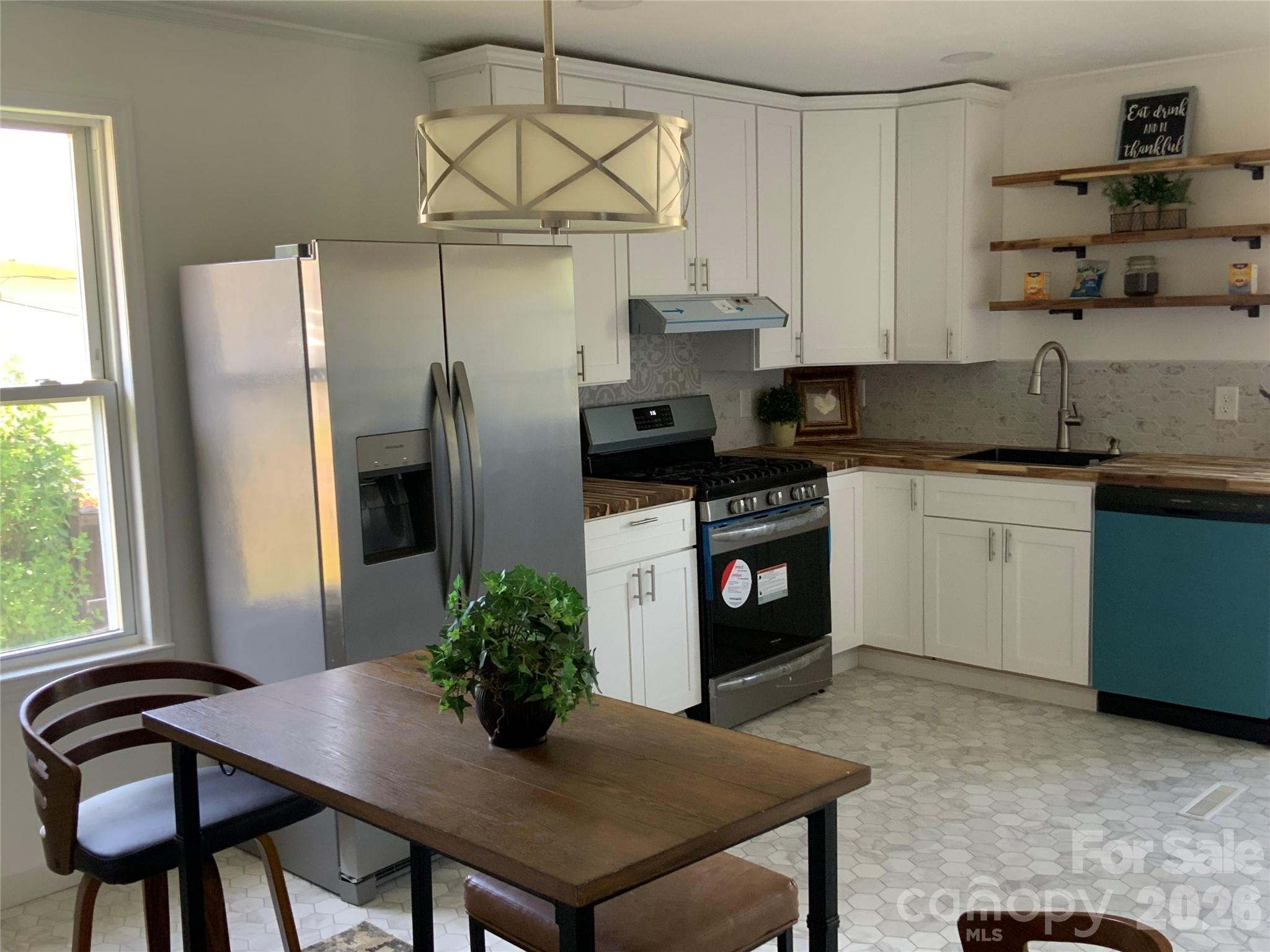358 Woodlawn Avenue, Cramerton, NC - photo 15 of 40