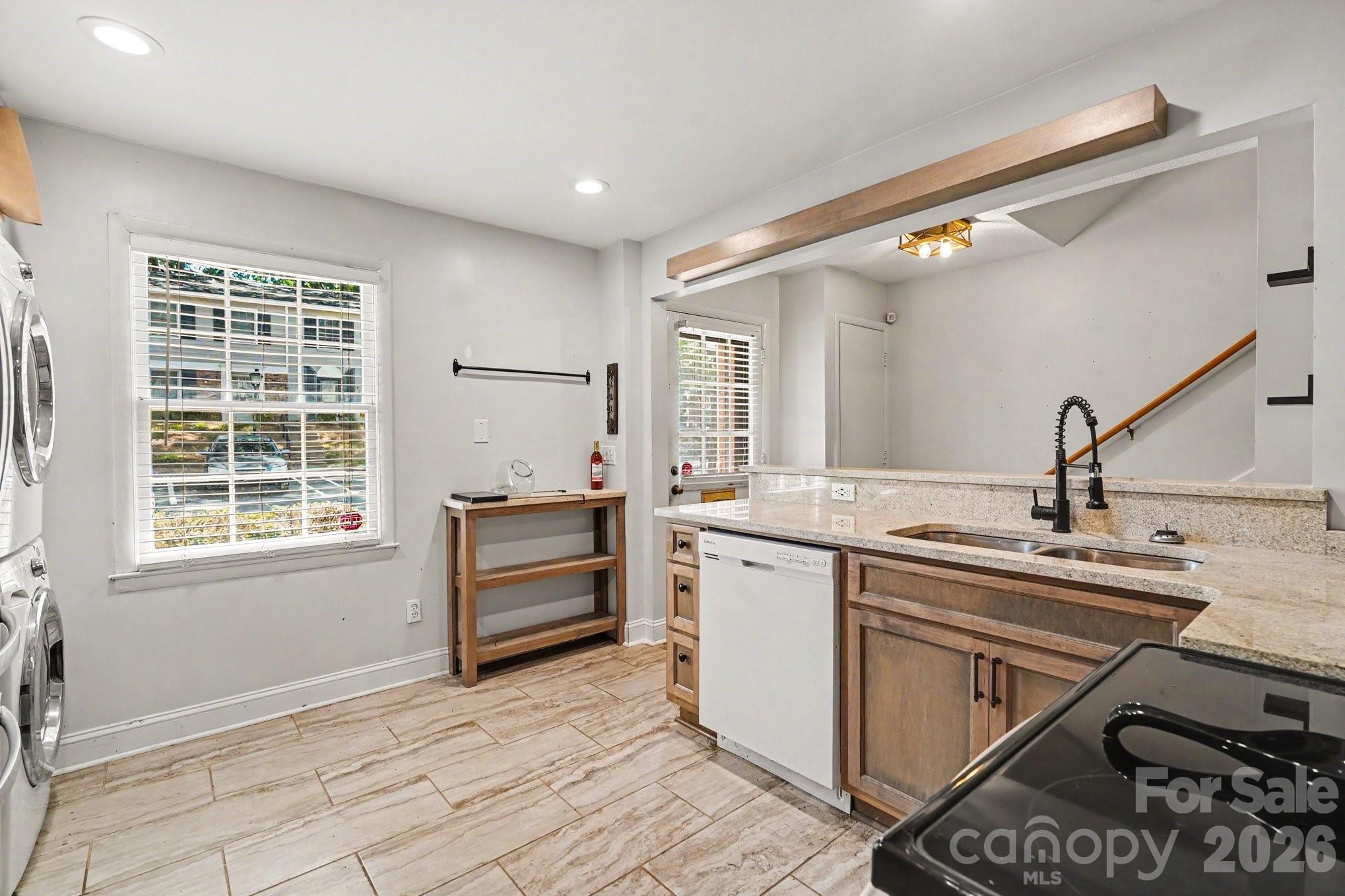 Photo 13 of 4605 Hedgemore DriveH, Charlotte, NC