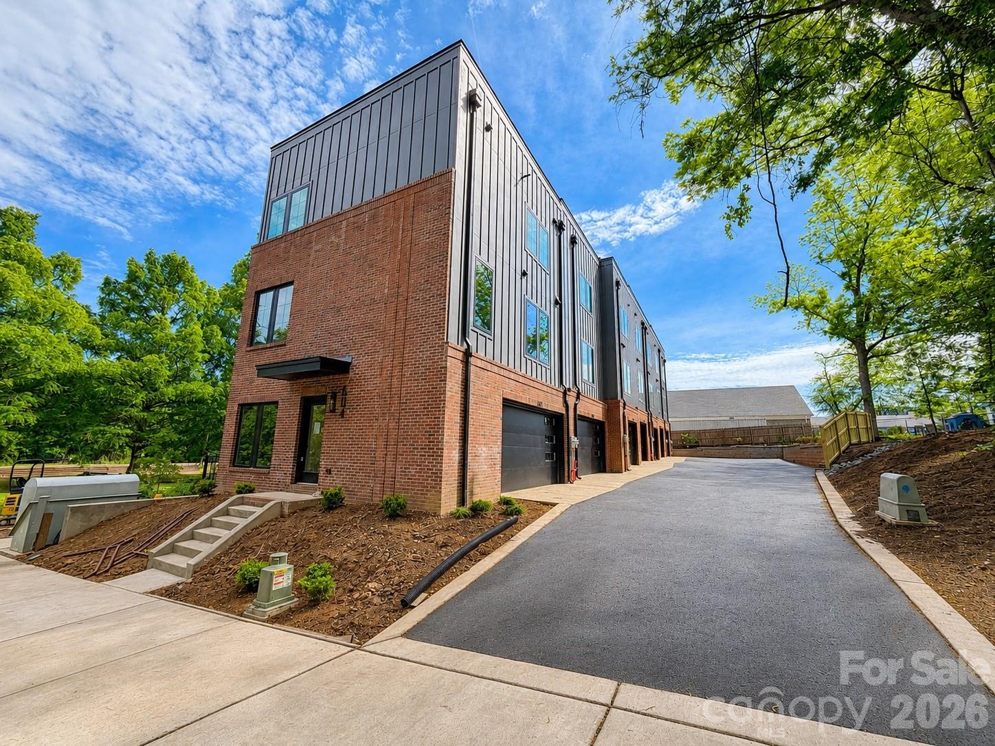 Home for sale at 612 E 16th Street, Charlotte, NC — photo 1 of 9